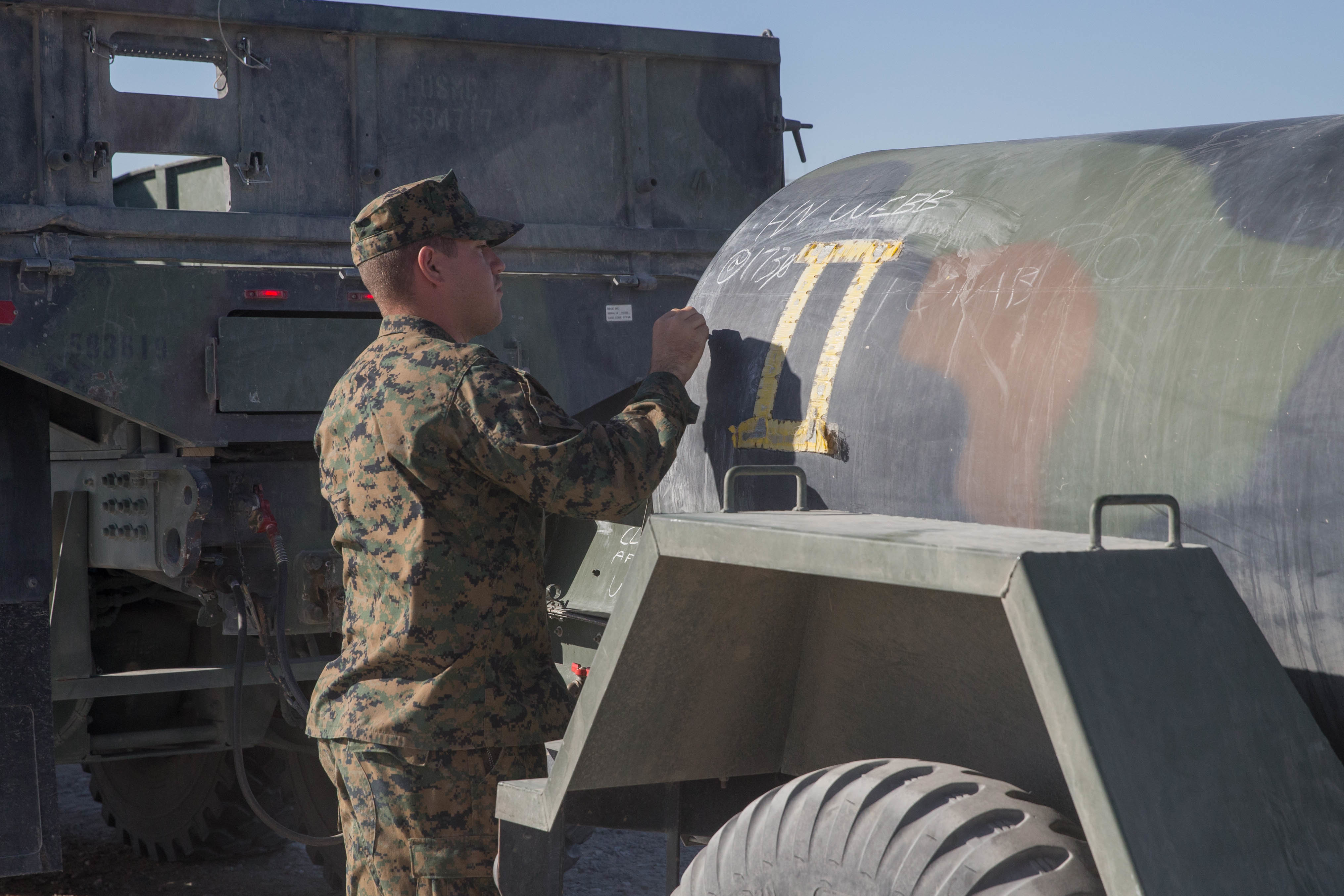 Hospital Corpsmen fill and test water bowls during ITX 4-18