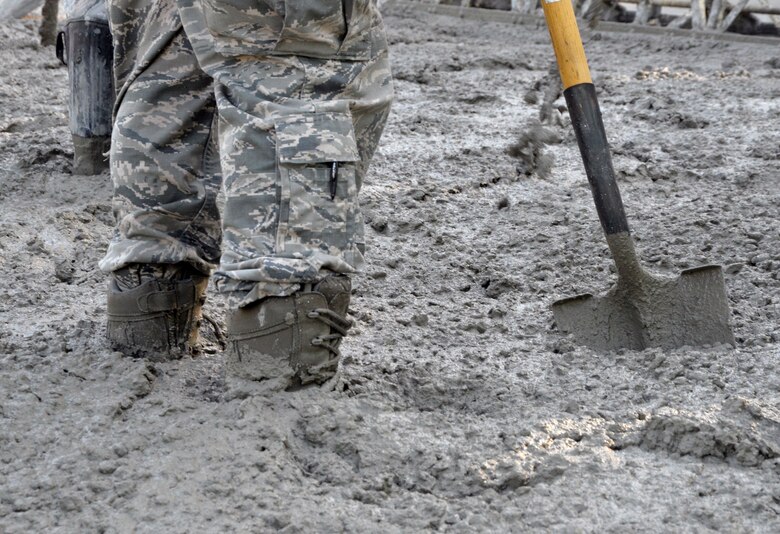 375th CES builds bare base exercise area > Scott Air Force Base > News