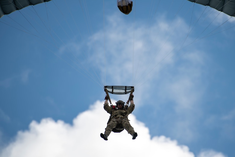ST operators conduct military freefall > Air Force Special Tactics (24 ...