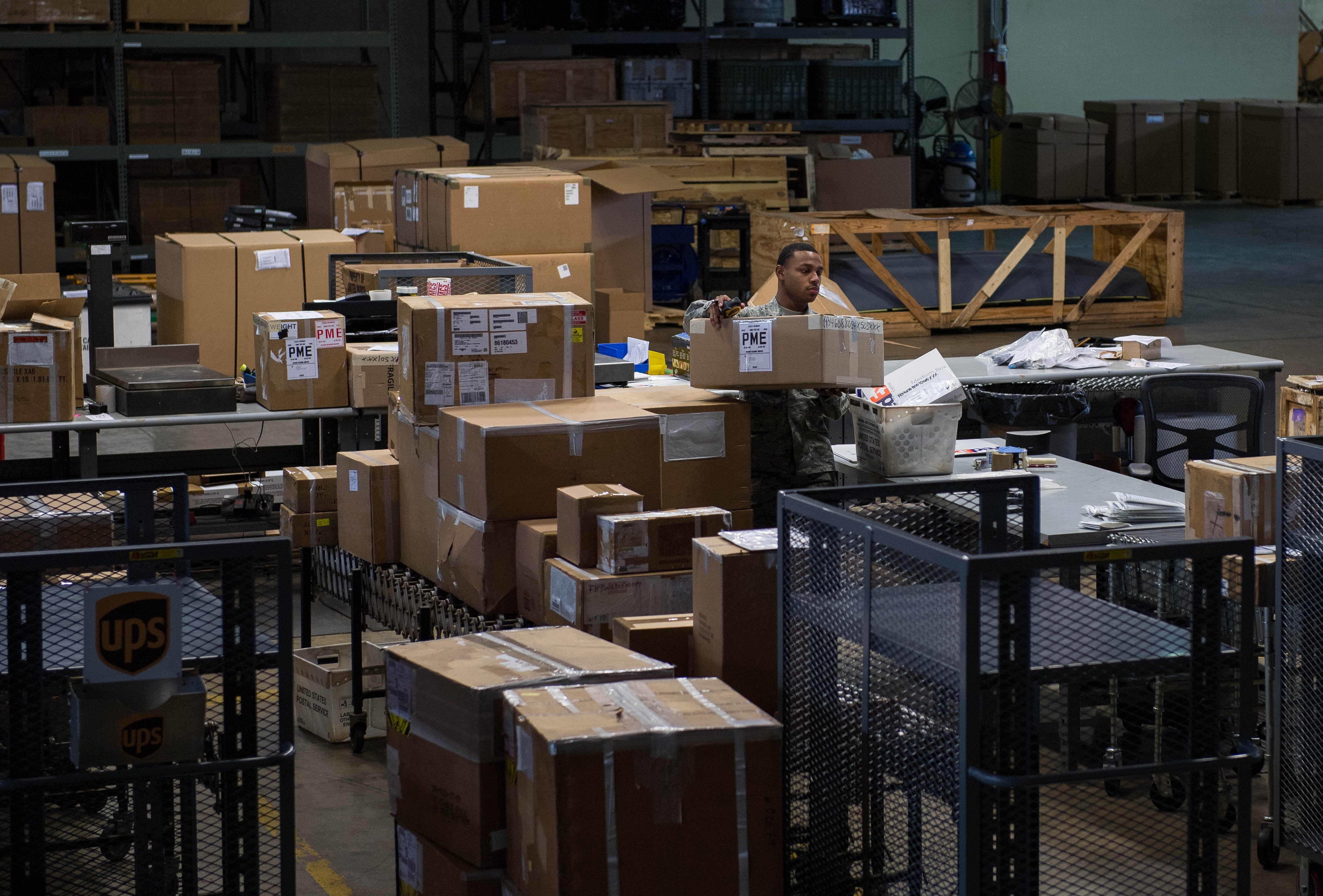 Inbound, outbound: 2nd LRS moving cargo > Barksdale Air Force Base > News