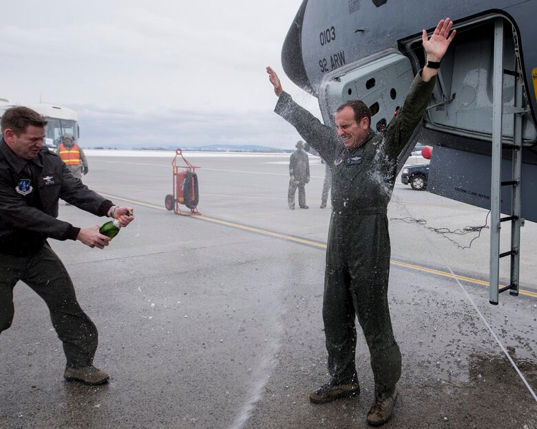 141st Ops Group commander completes fini-flight > 141st Air Refueling ...