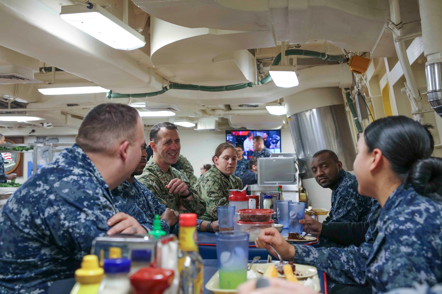 CNO Visits USS Arlington > United States Navy > display-pressreleases