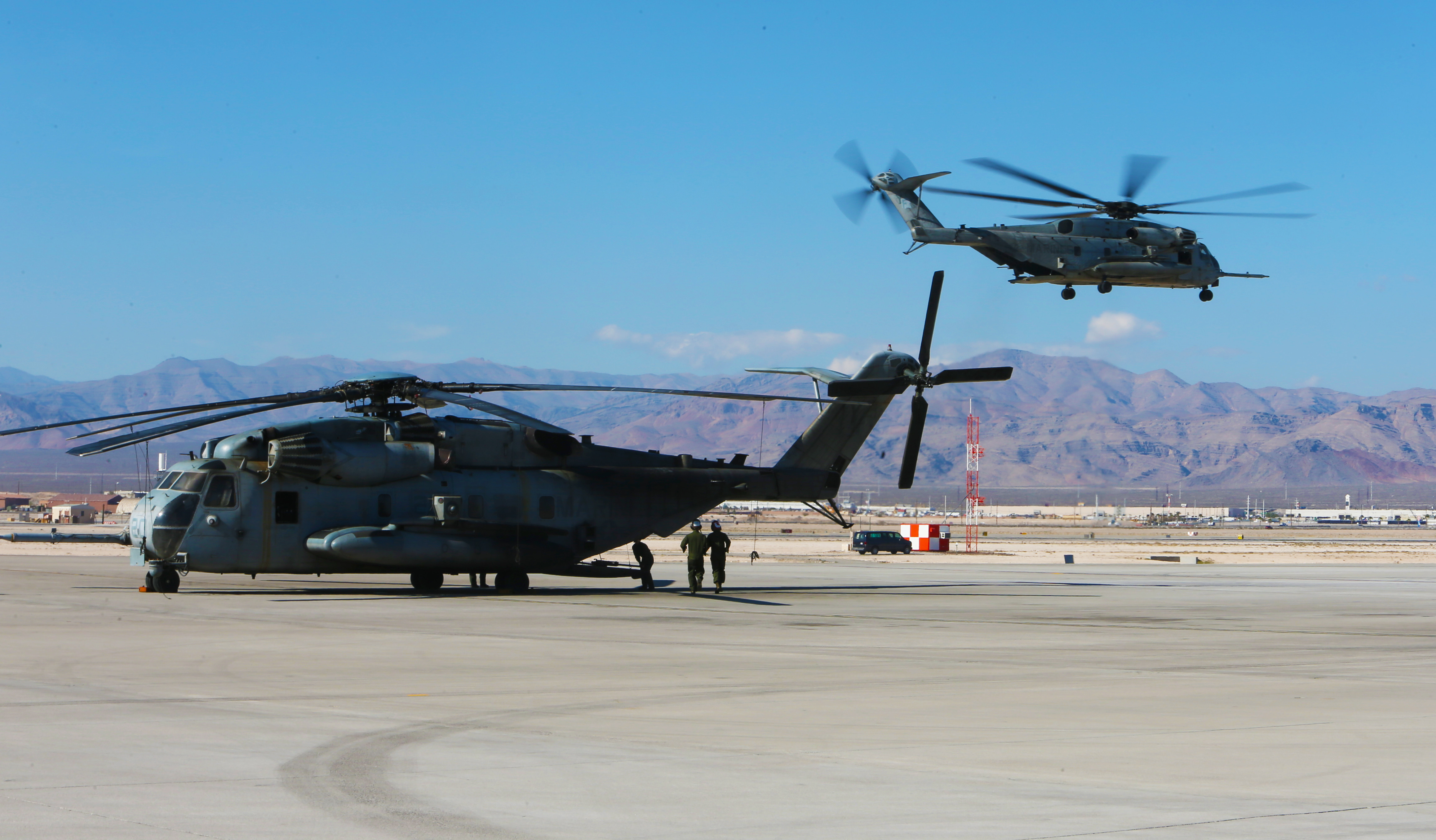 "Screw Crew" supports, keeps birds in the air