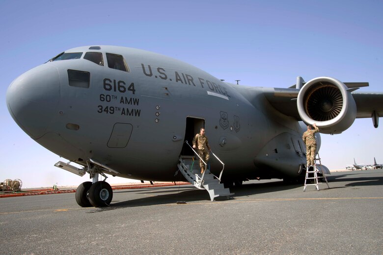 Air Force Expeditionary Center commander visits 5 EAMS > U.S. Air ...