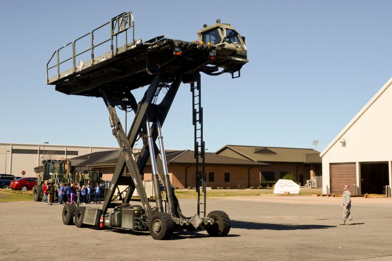 913th AG host fourth grade students at LRAFB > 913th Airlift Group > News