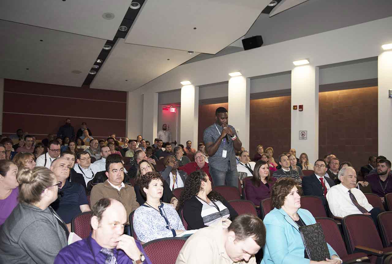 DLA Human Resources Director Visits Land and Maritime, updates ...