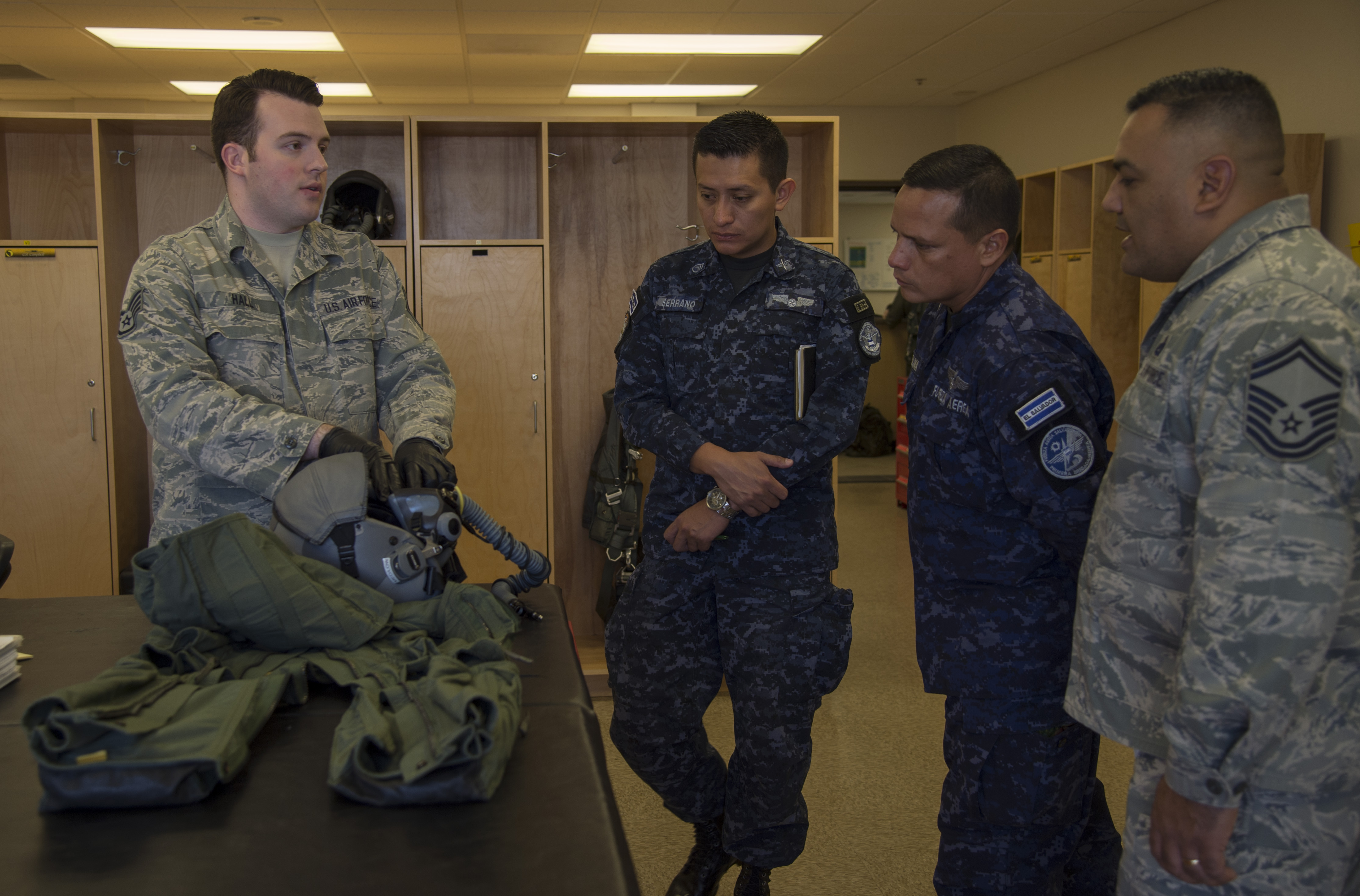 US, Salvadoran Airmen share night vision knowledge
