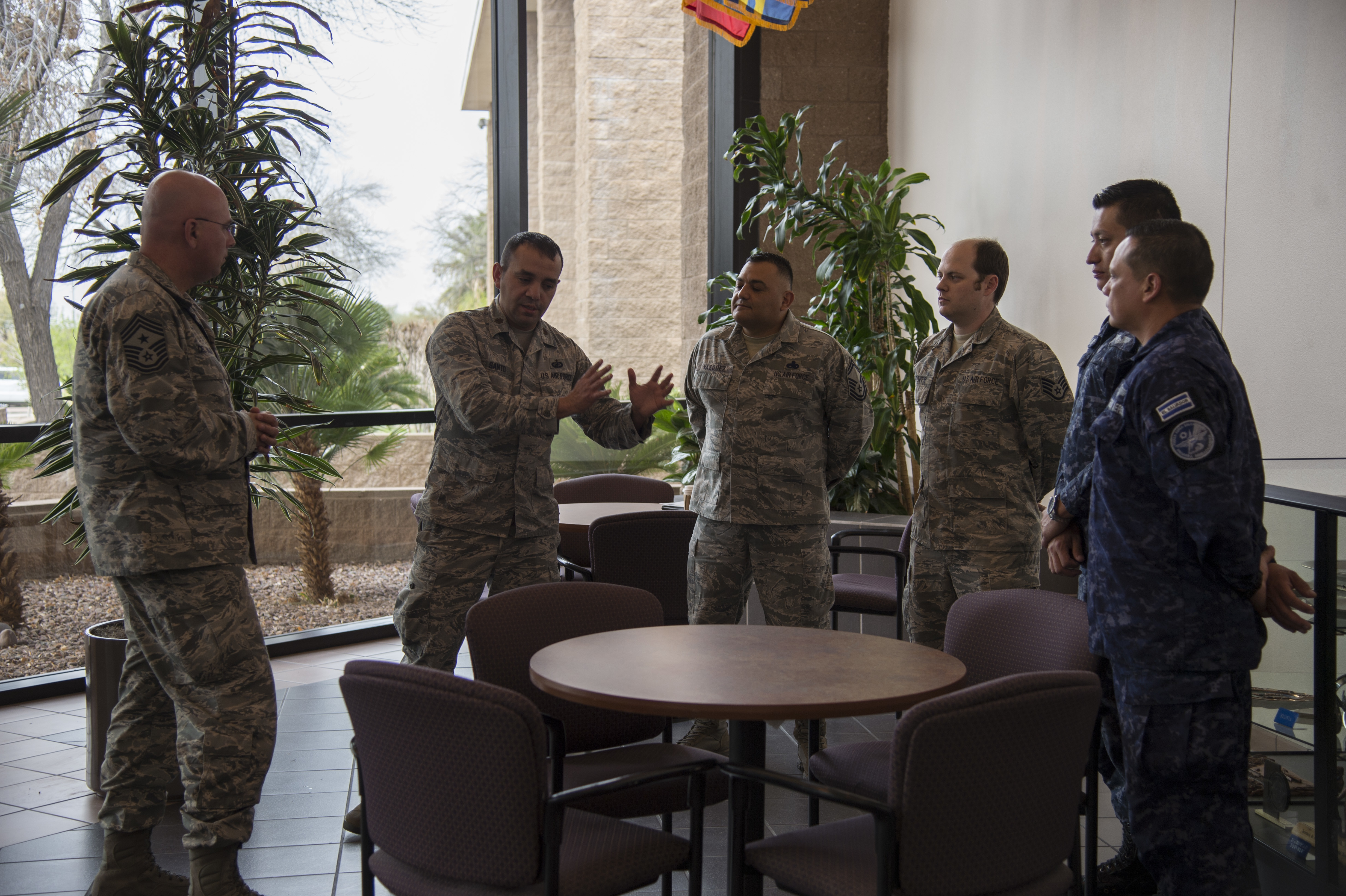 US, Salvadoran Airmen share night vision knowledge