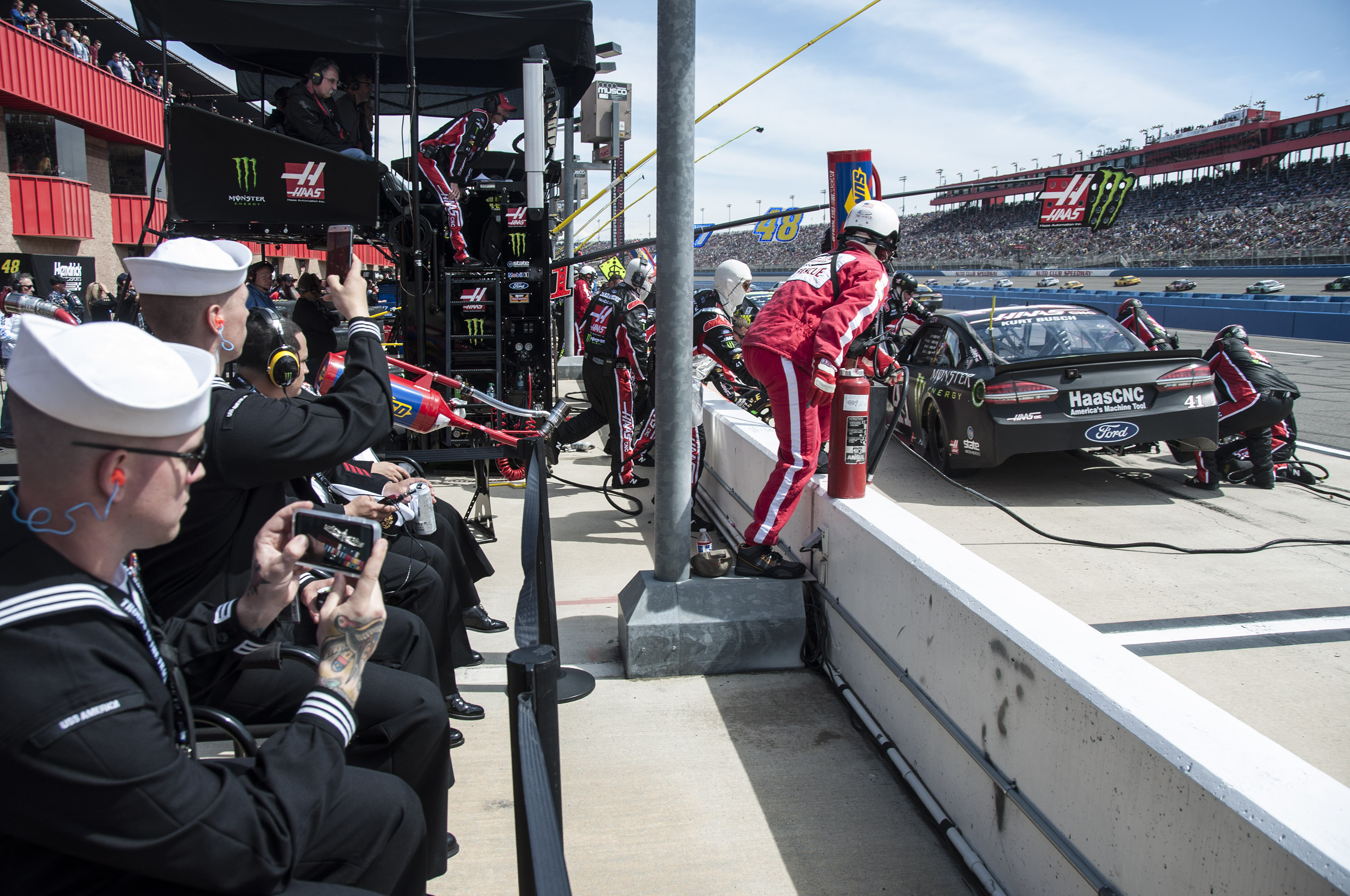 America gets VIP Treatment at NASCAR Event > United States Navy > News ...