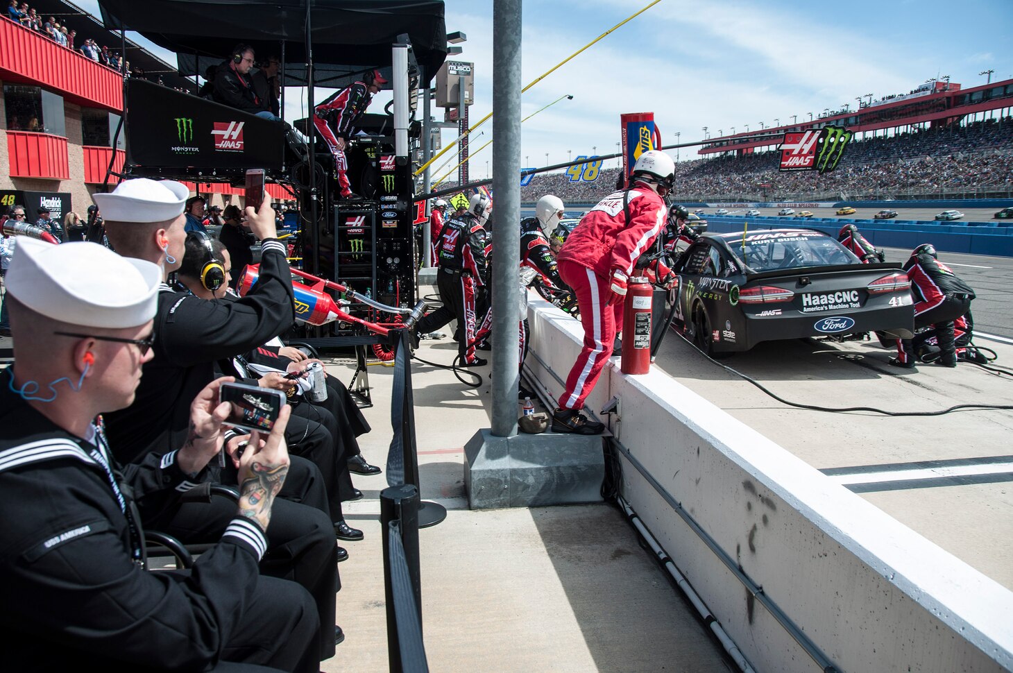 America gets VIP Treatment at NASCAR Event > United States Navy > News ...