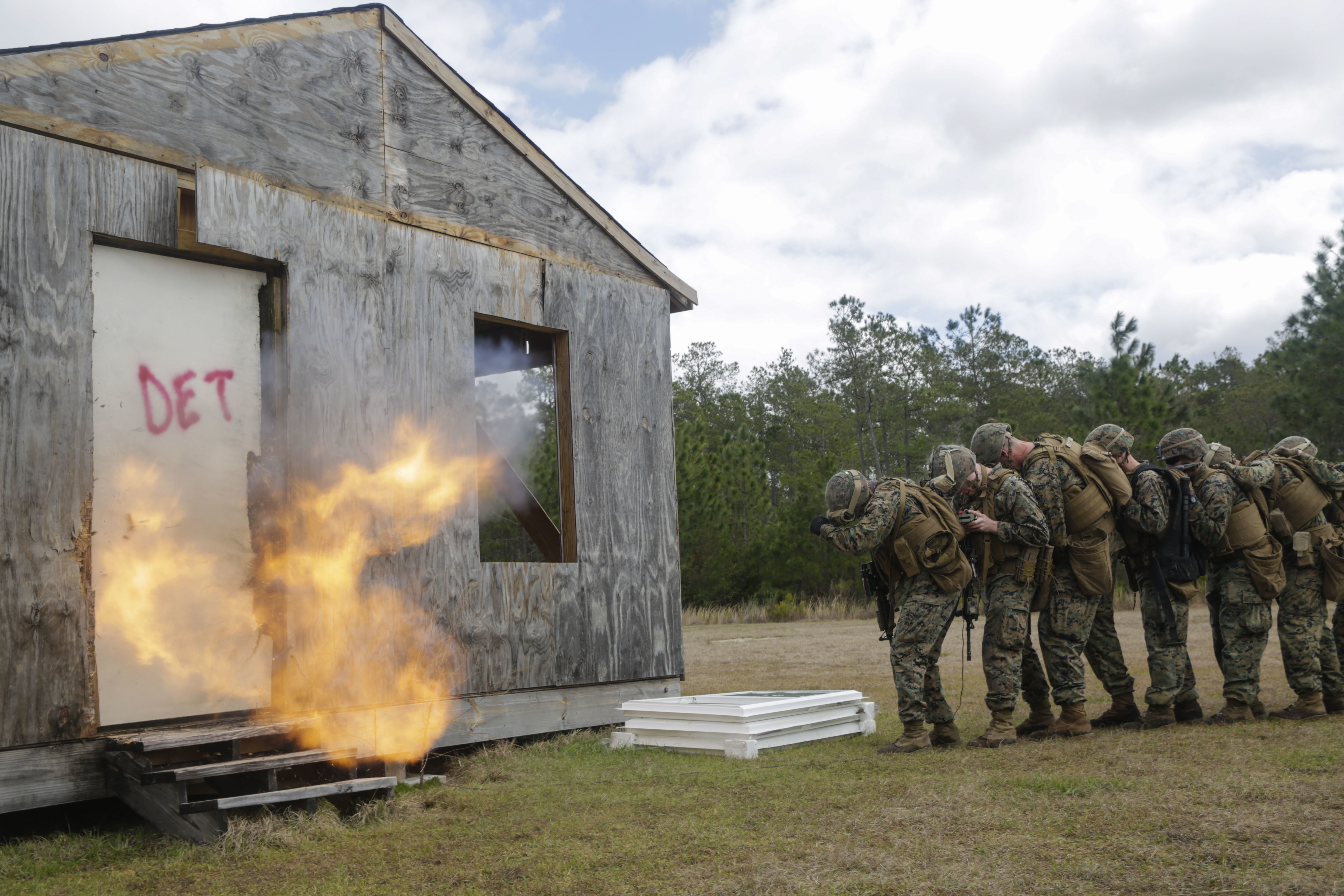 Make a Hole: Marines perform Urban Breaching > United States Marine ...