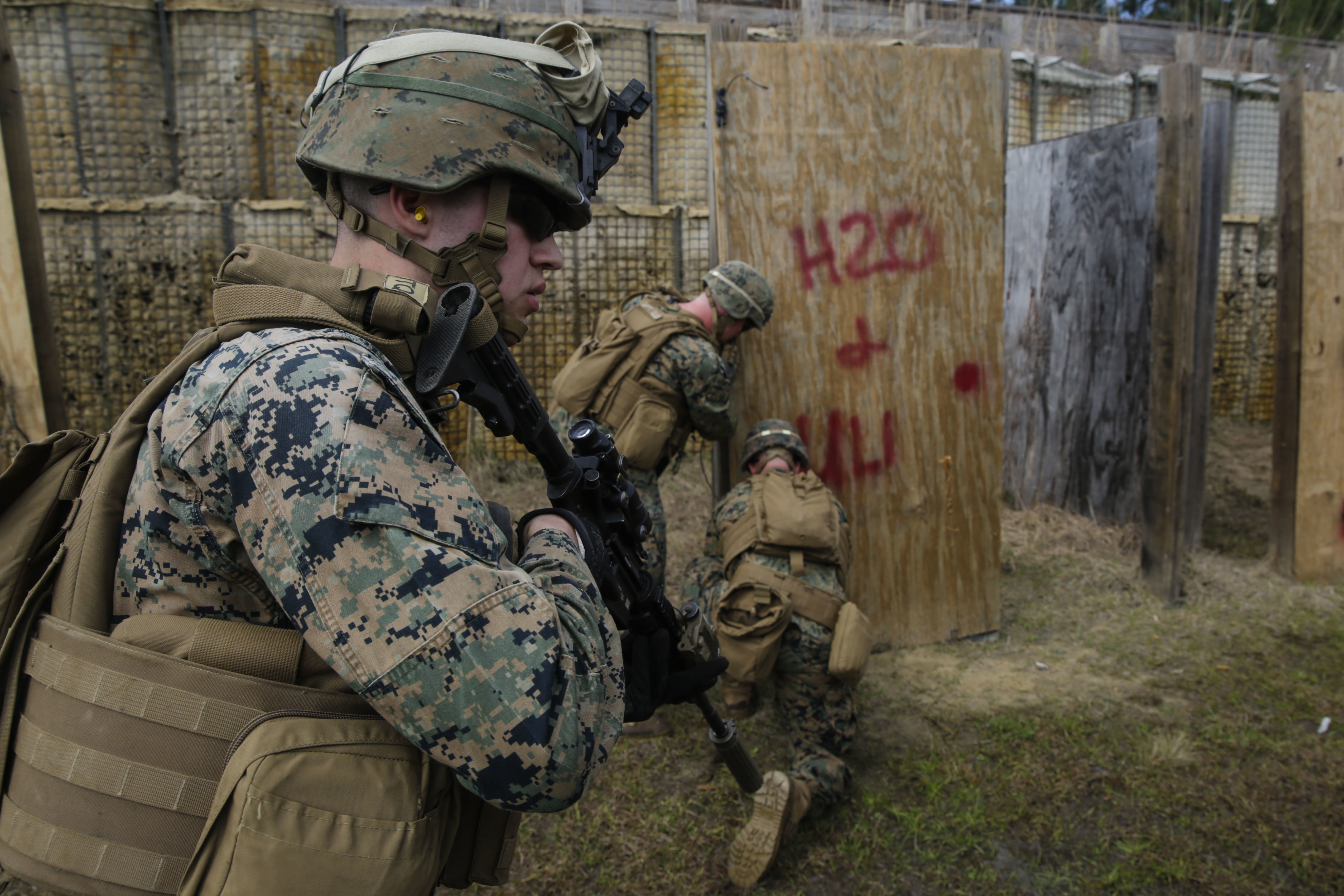 Marines Conduct Urban Breaching Training at Camp Lejeune > Air ...