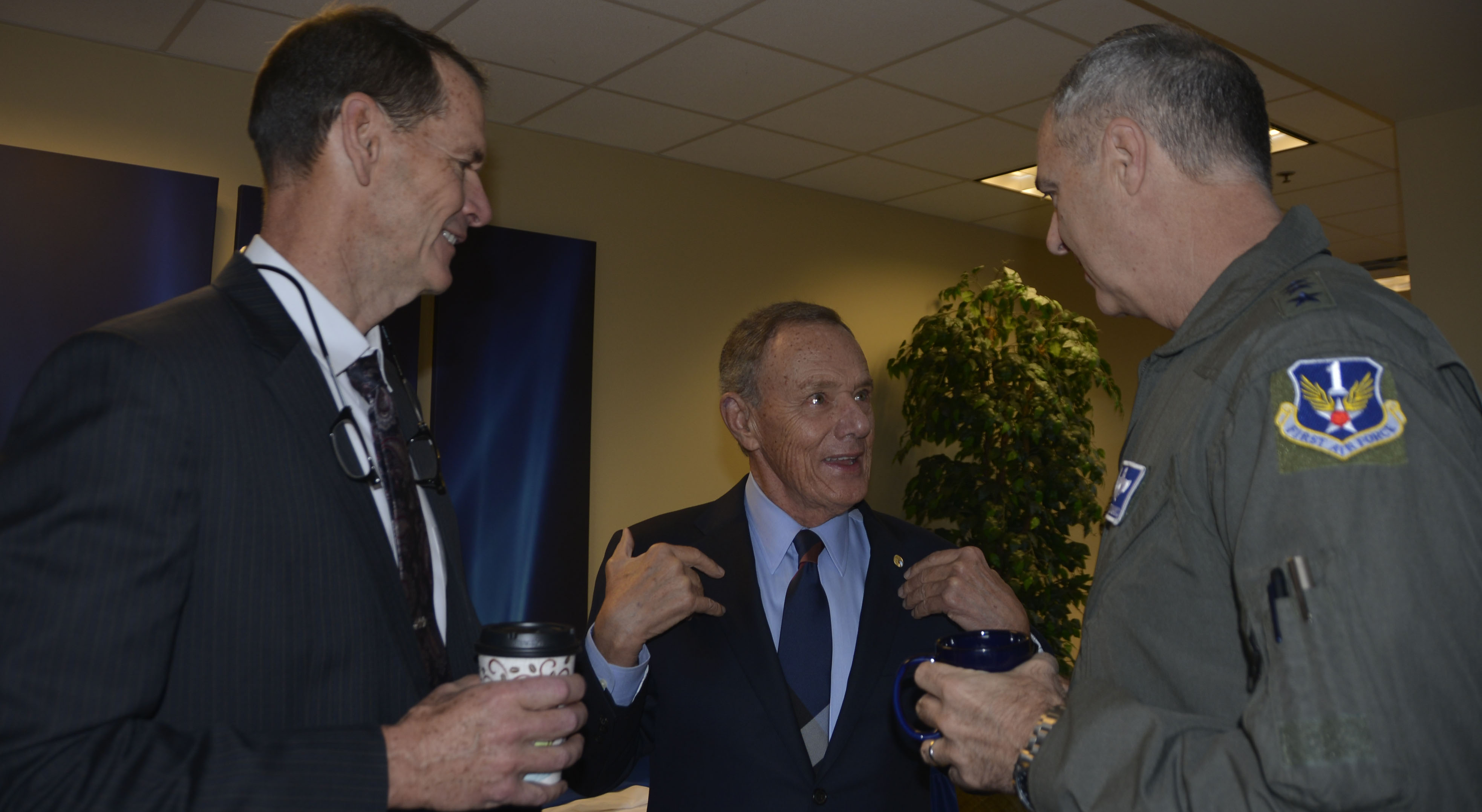 Past and present 1st AF commanders meet to discuss future challenges ...