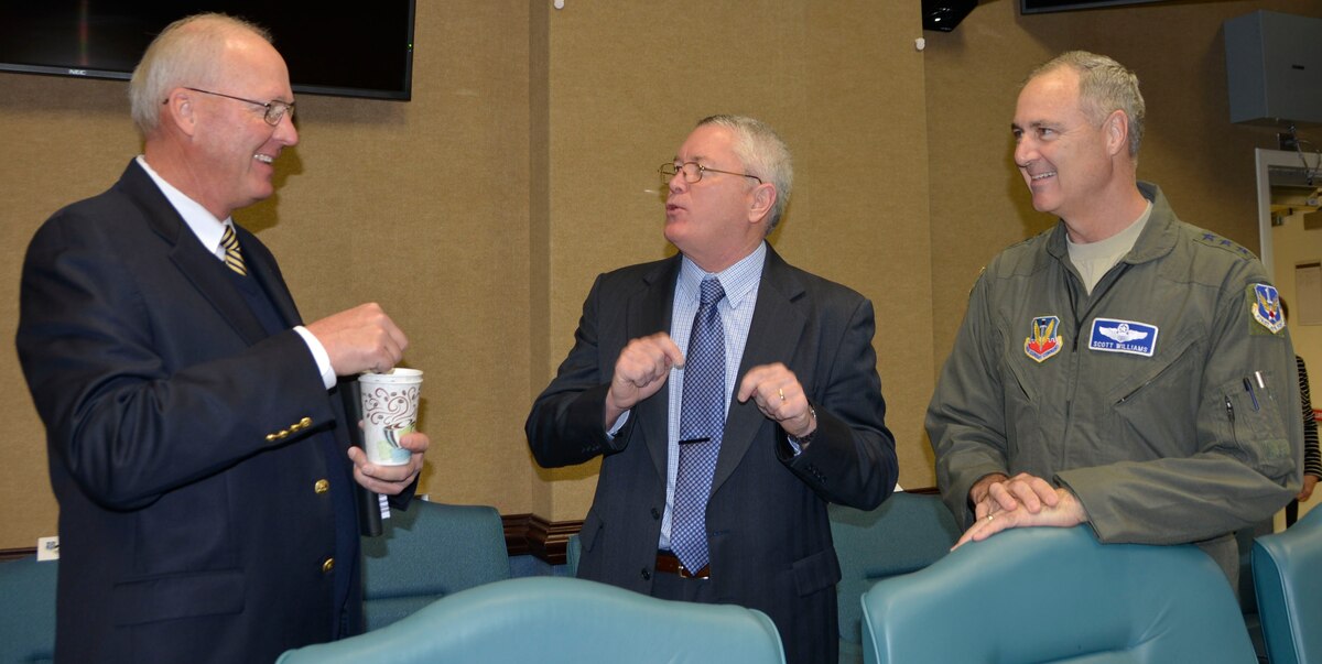 Past and present 1st AF commanders meet to discuss future challenges ...