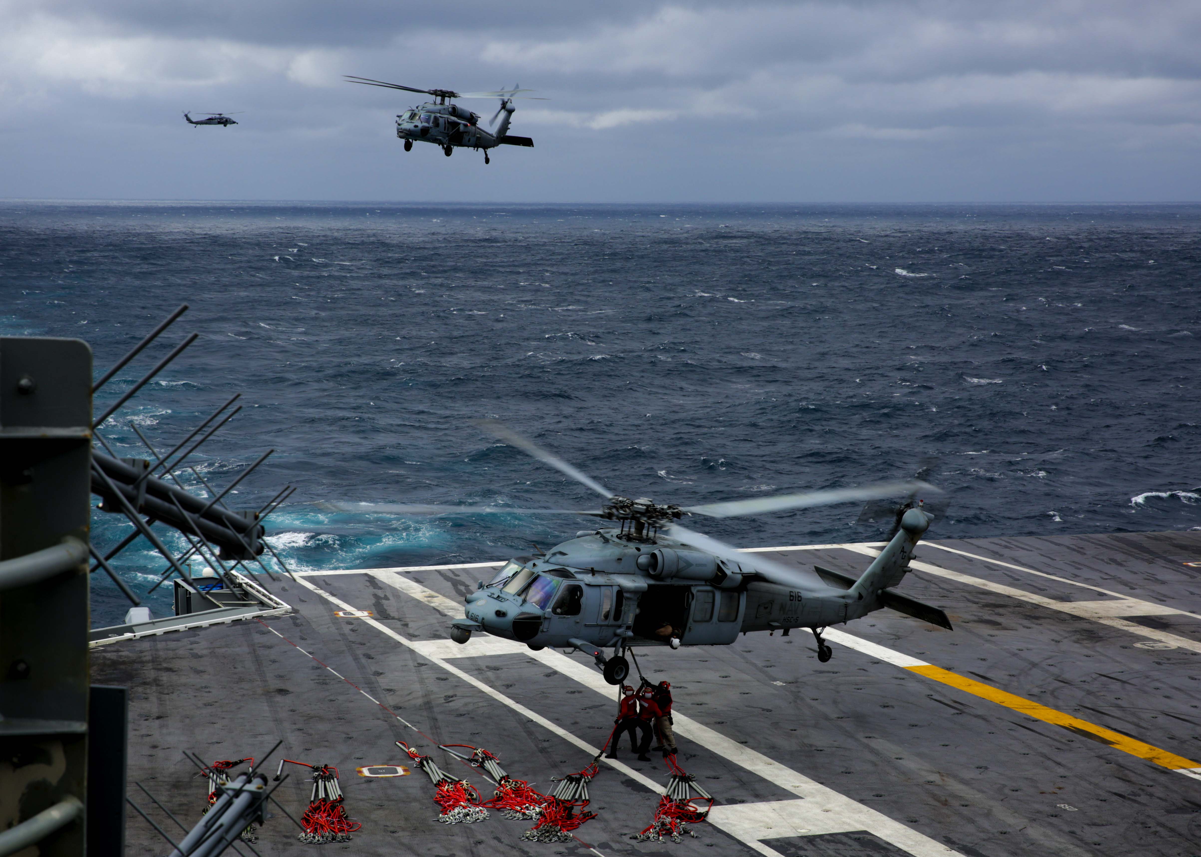 Nightdippers Supply Lincoln With VERTREP > United States Navy > display ...