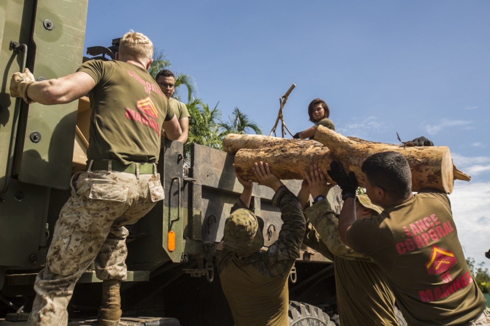 US Marines, Australian Defence Force Aid to Cyclone Marcus Aftermath ...