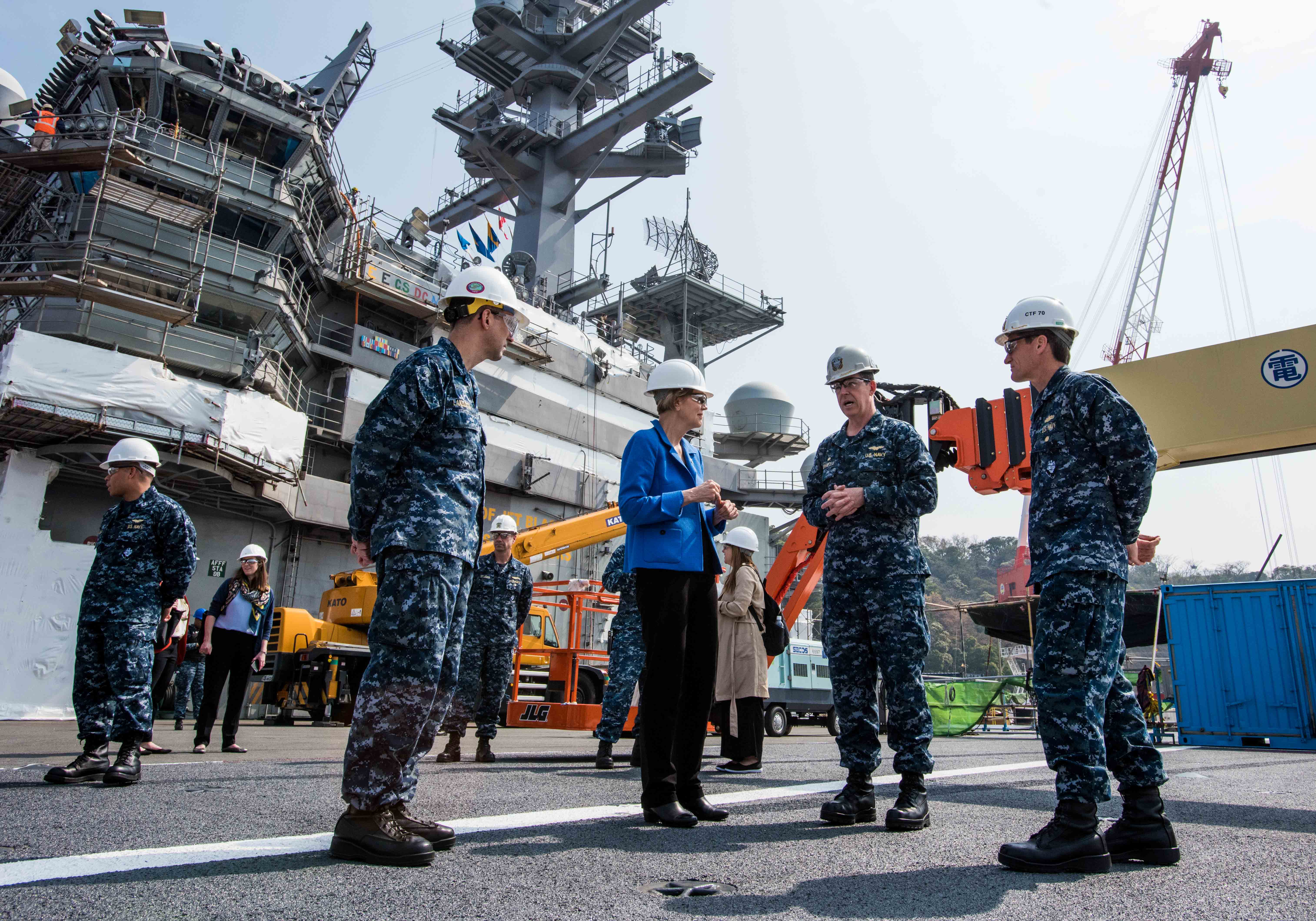 Sen. Elizabeth Warren Visits Ronald Reagan > United States Navy ...