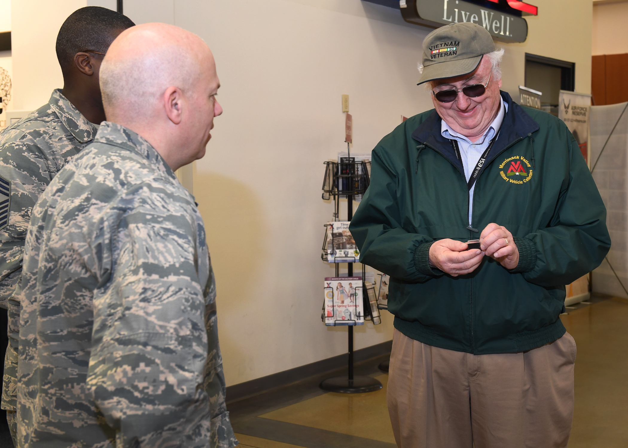 AAFES honors Vietnam veterans