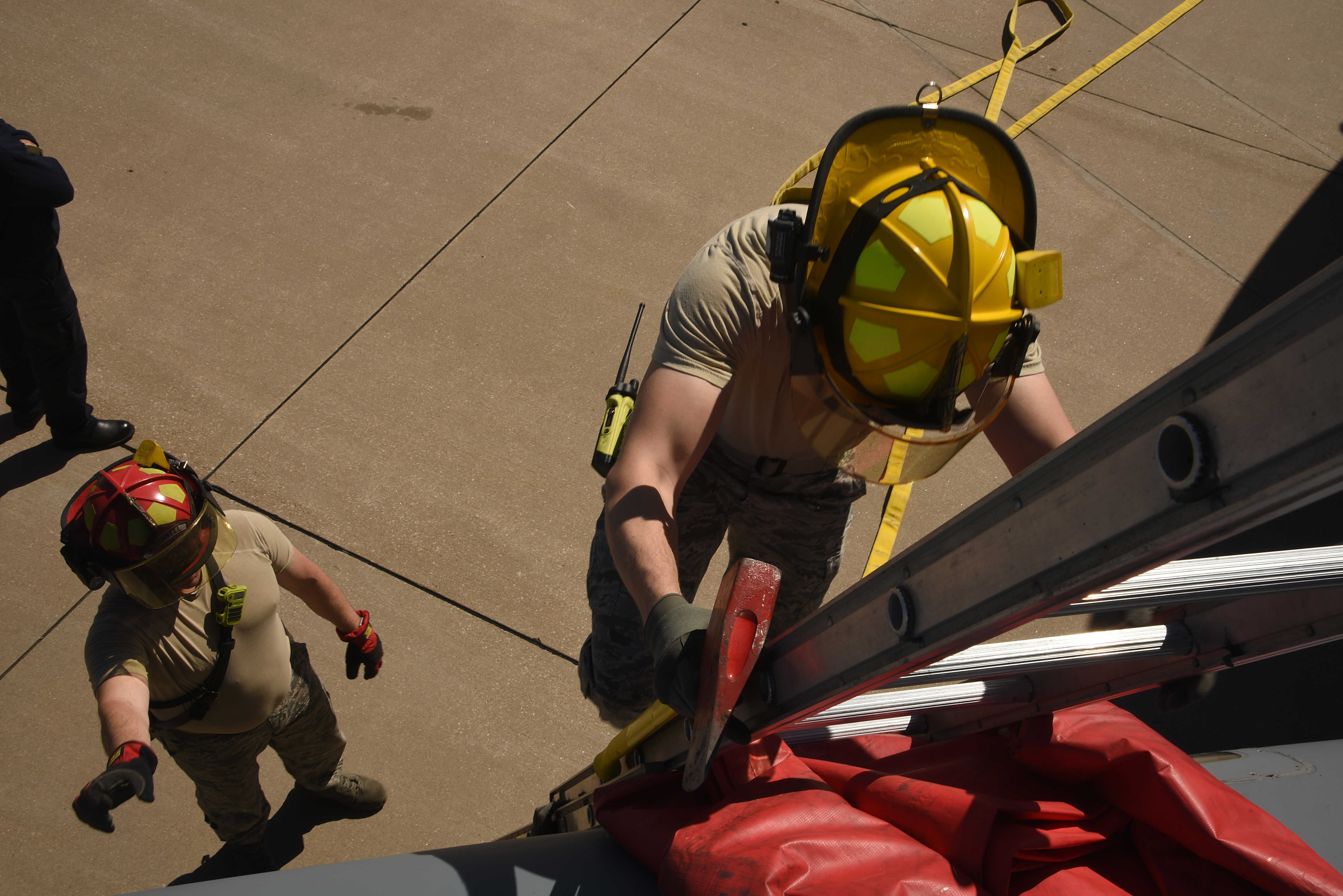 Fire training on the flight line > McConnell Air Force Base > News