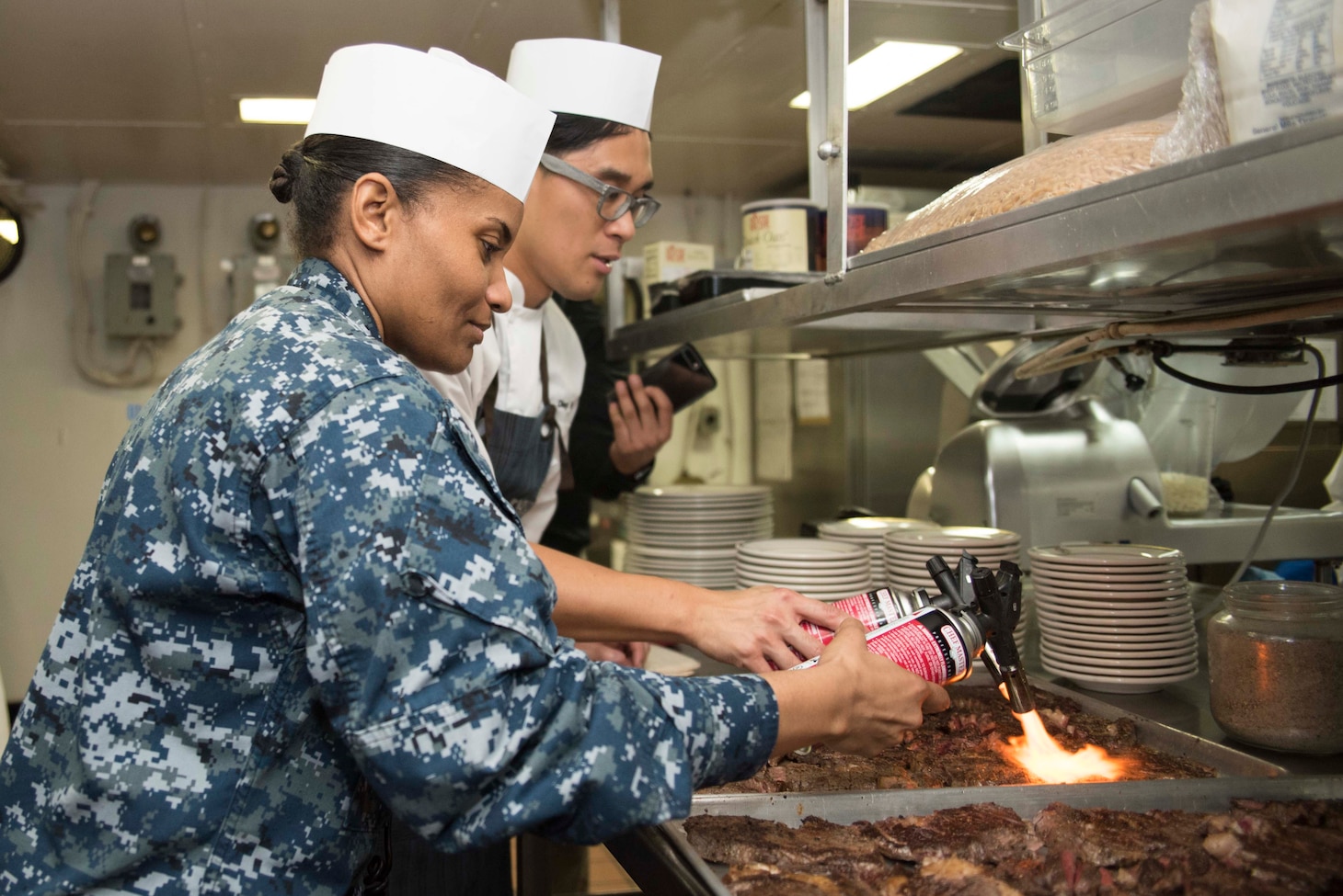 Kearsarge Sailors and Local Chefs Team up for Fleet Week Feast > United ...