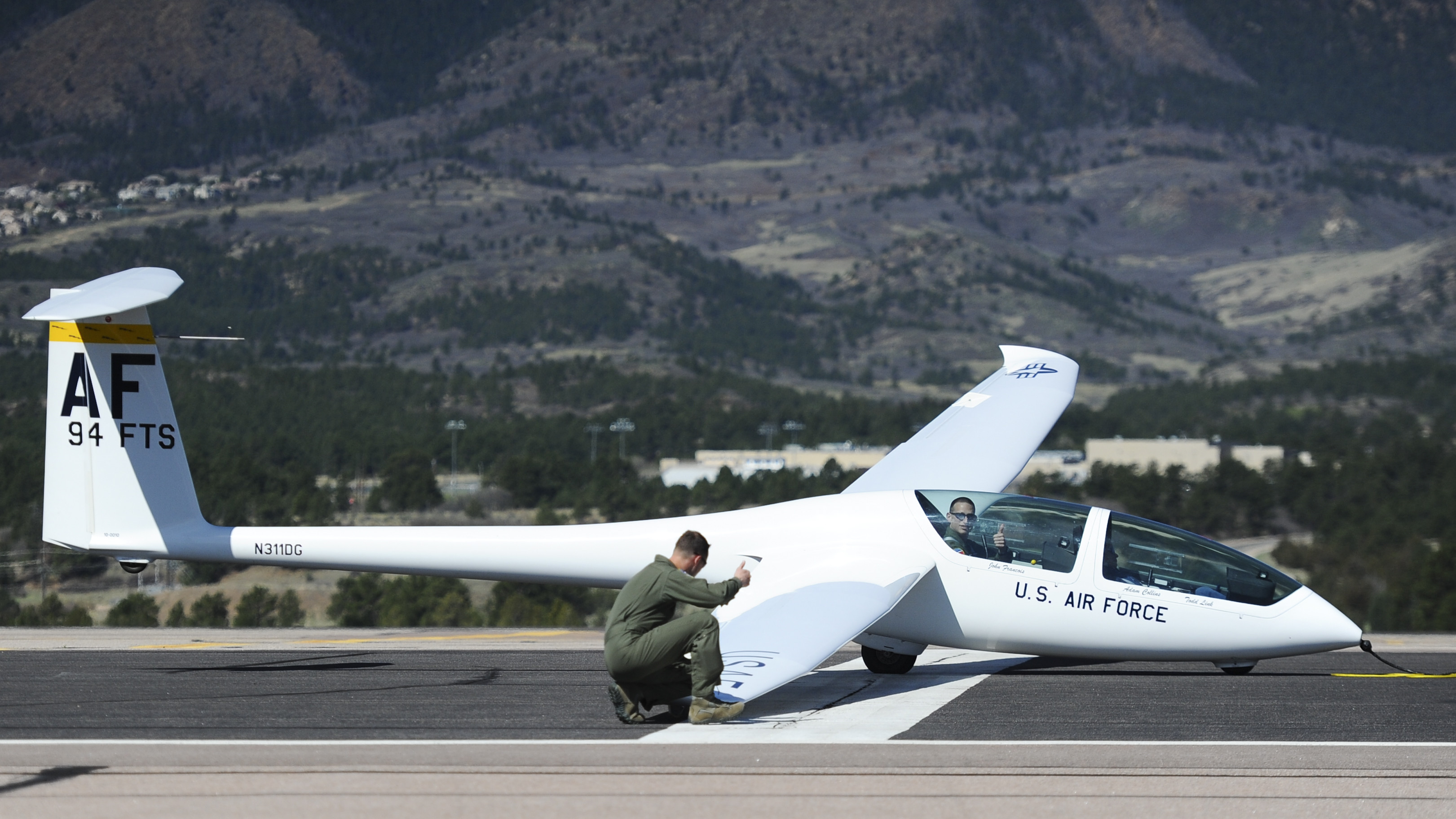 Wounded warriors soar over Academy > Air Force Wounded Warrior (AFW2 ...