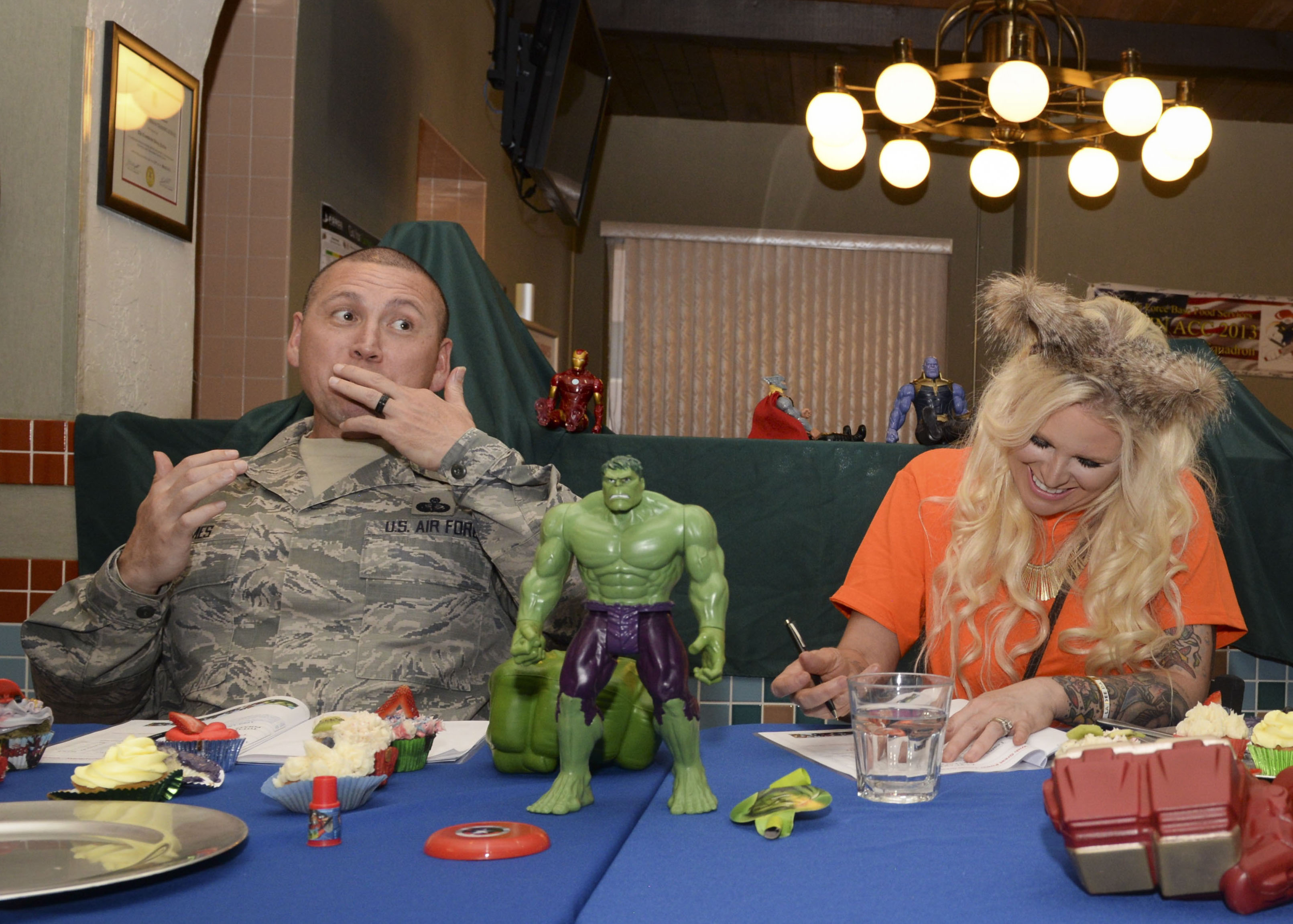 Three teams of Airmen battle in Cupcake Wars > Nellis Air Force Base ...