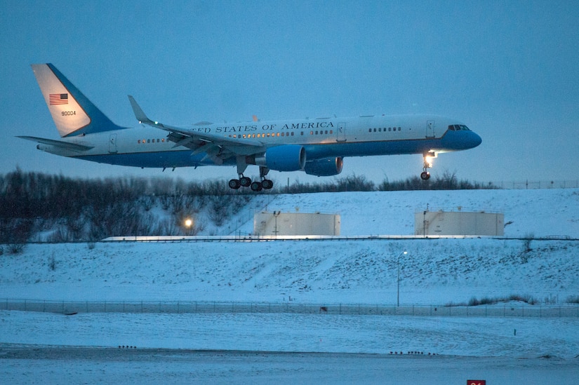 C-32 > Air Mobility Command > Display
