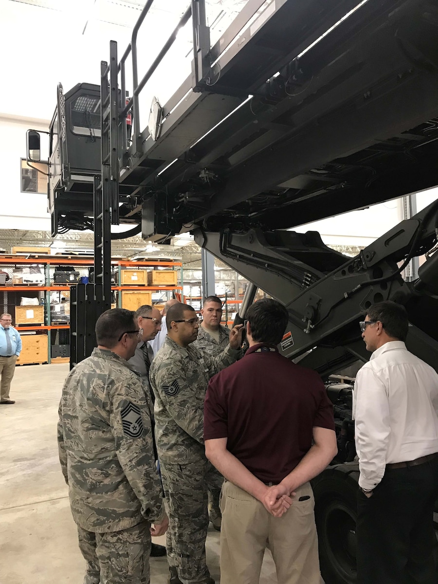 Hybrid Air Force aircraft loader demonstration on the horizon > Wright ...