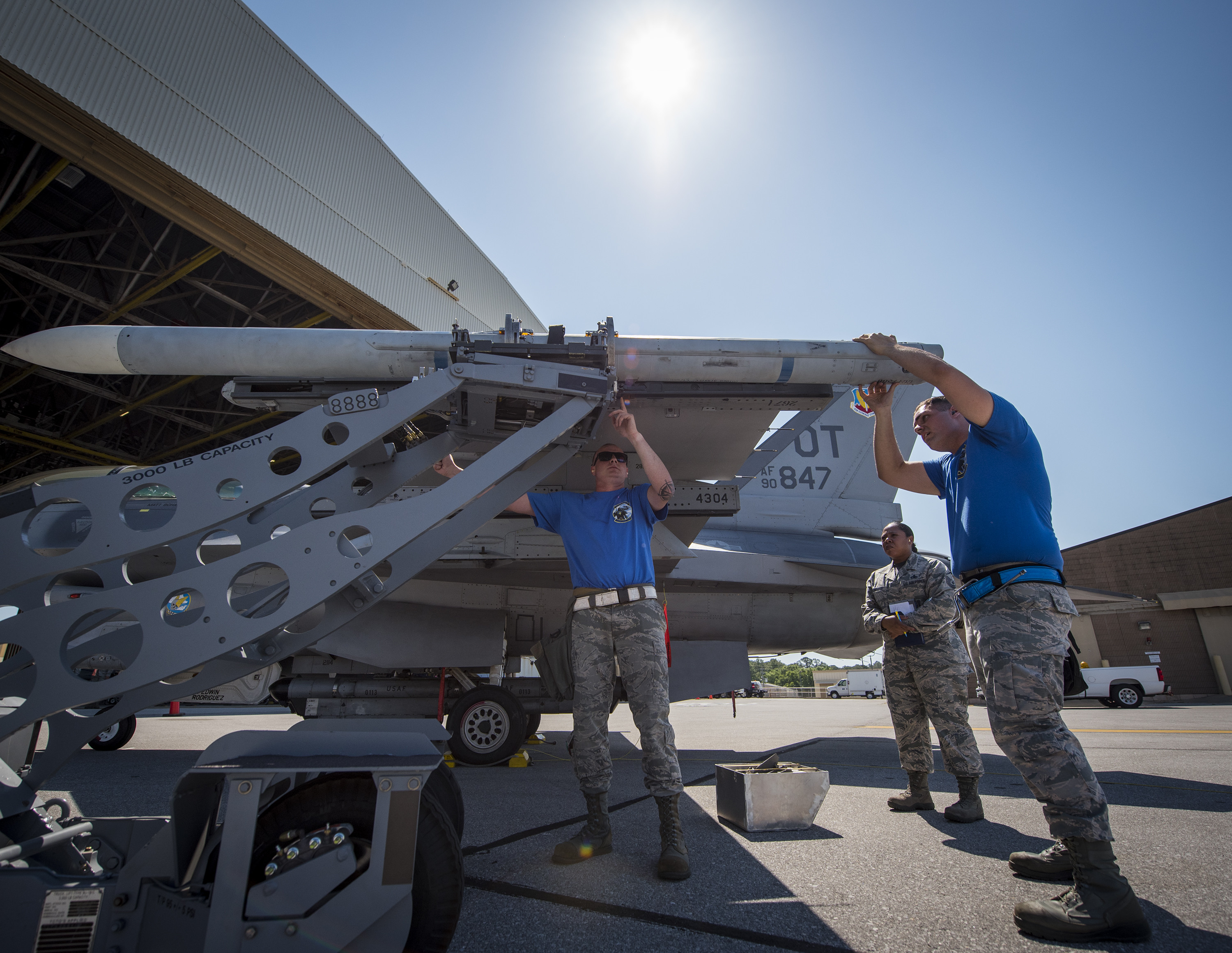 Loadcrew finds winning balance > Air Force Materiel Command > Article ...