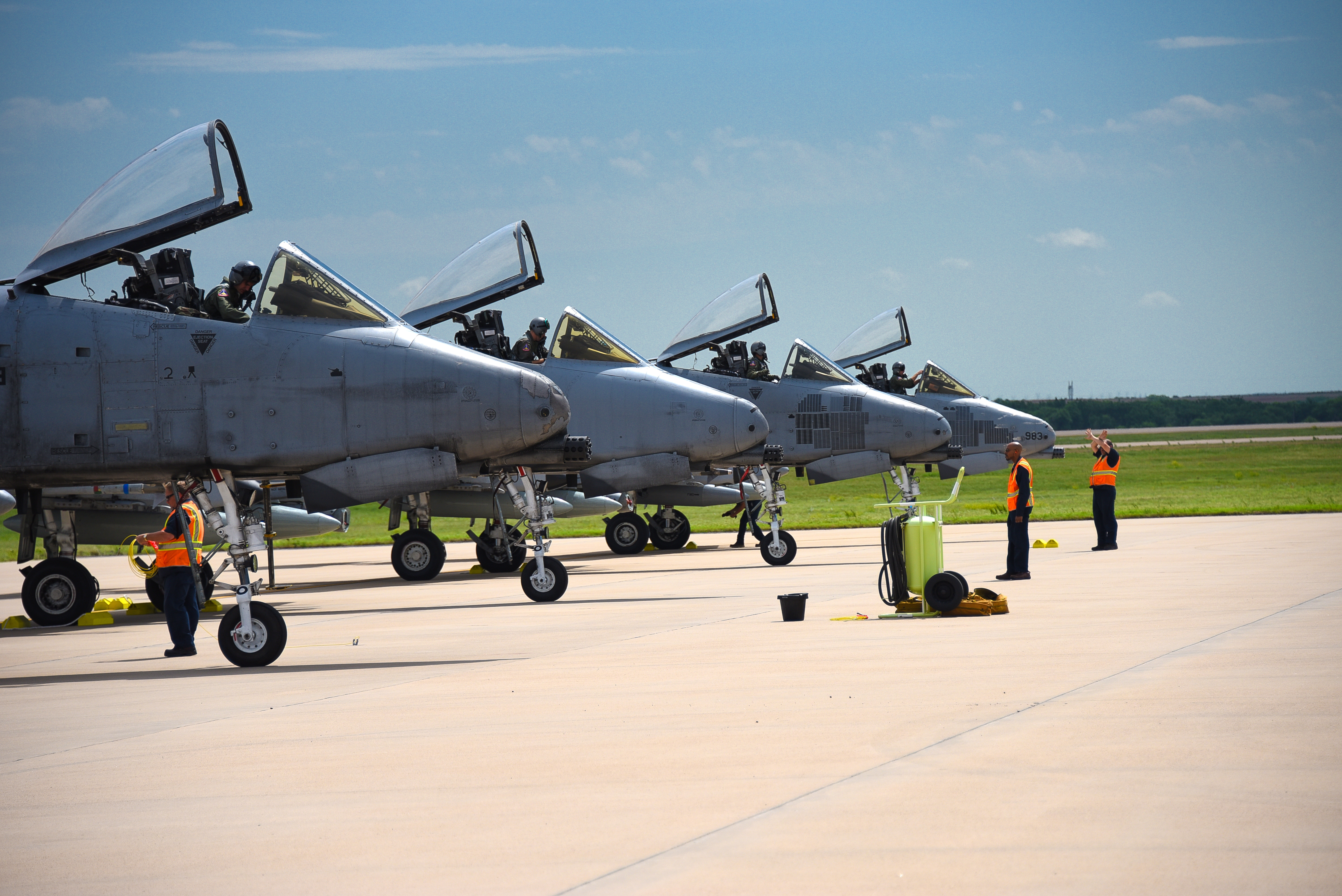 80th FTW aviators get close-up view of combat aircraft > Sheppard Air ...