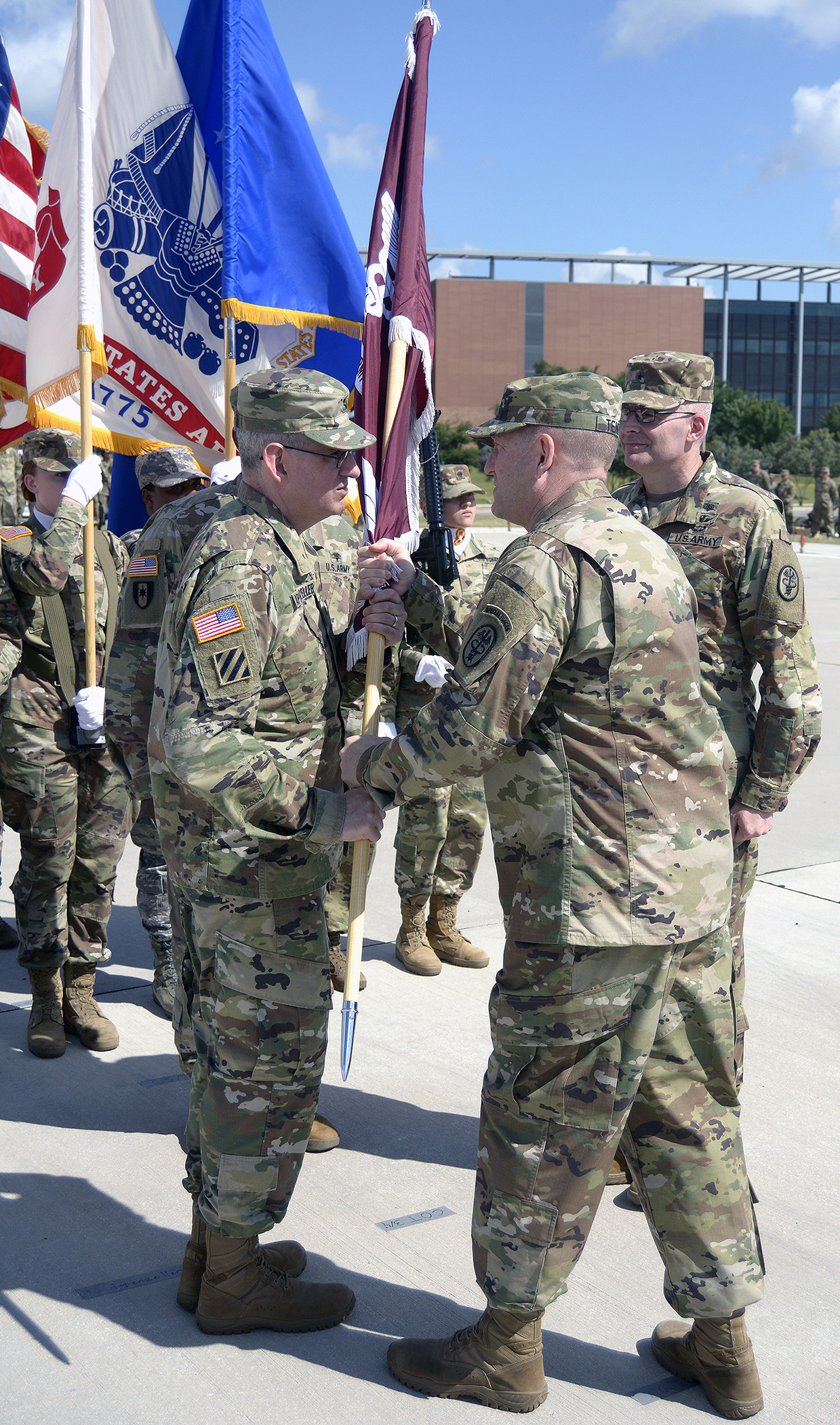 BAMC bids farewell to commander, command sergeant major; welcomes new ...