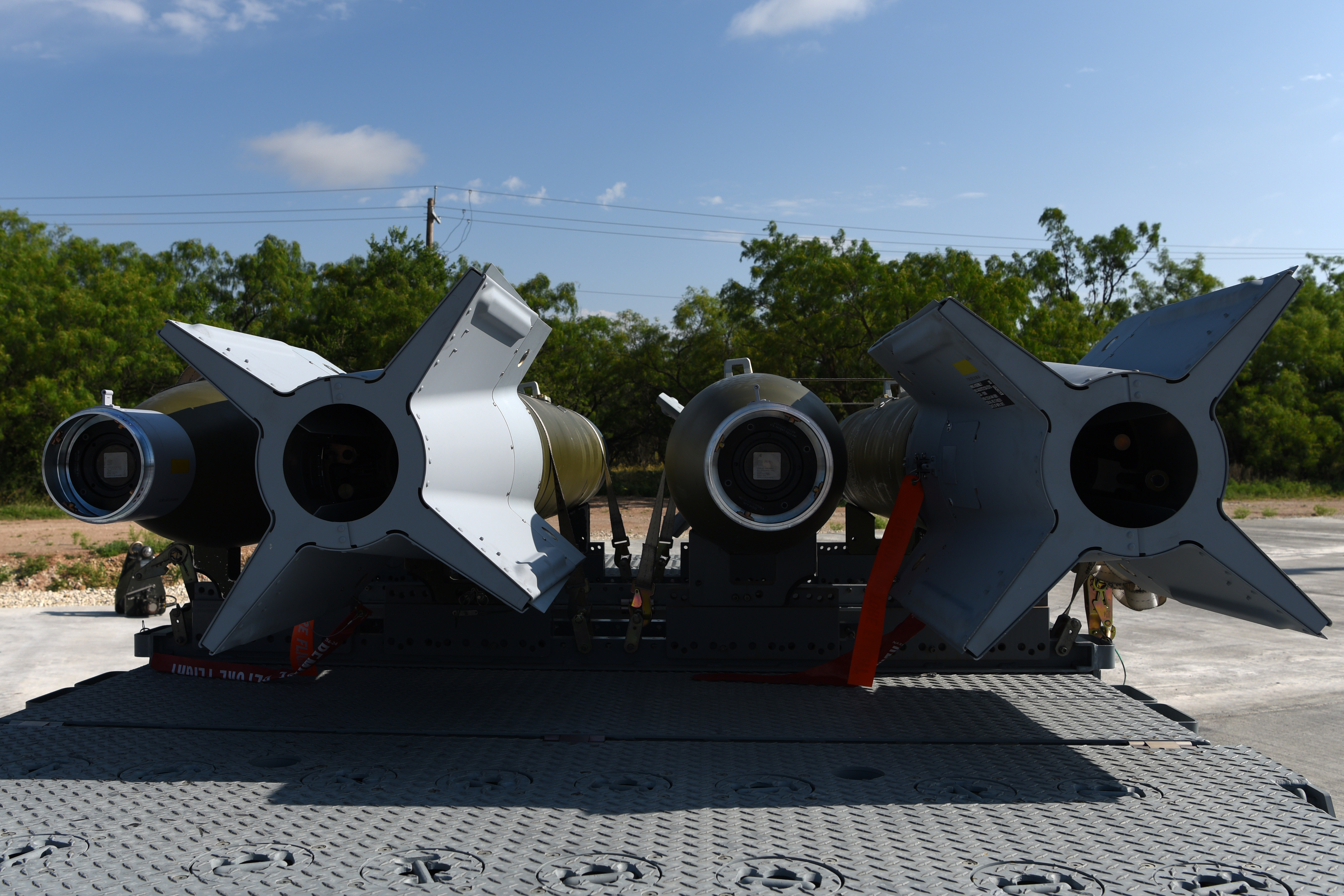 7th MUNS completes first bomb build on new MAC Pad > Dyess Air Force ...