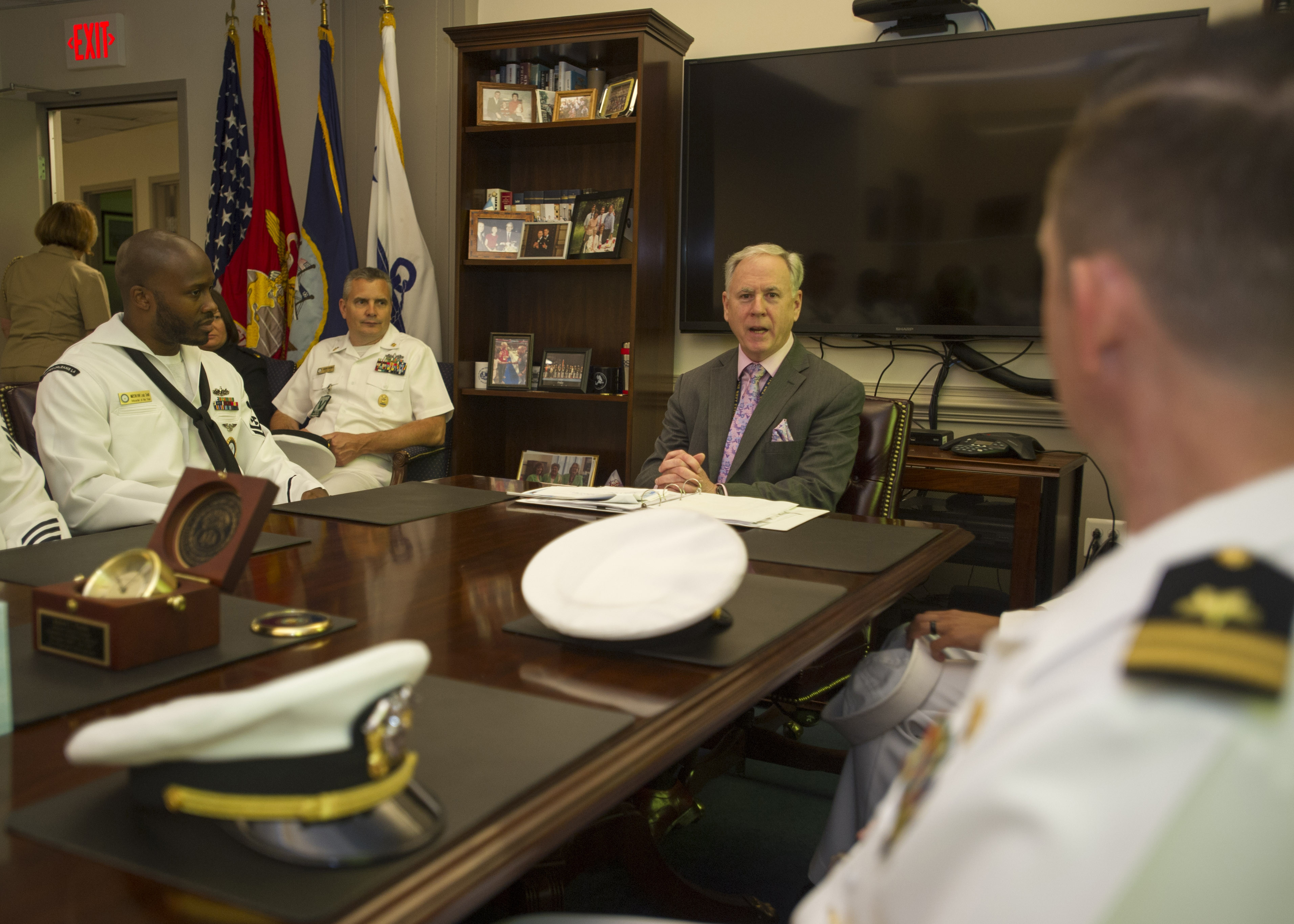 18 Navy Recruiters Worldwide Receive Top Recognition > United States ...