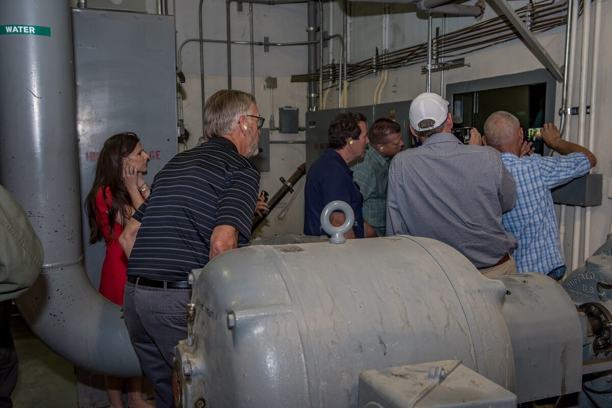Honorary commanders get behind-the-scene look into 412th Maintenance ...