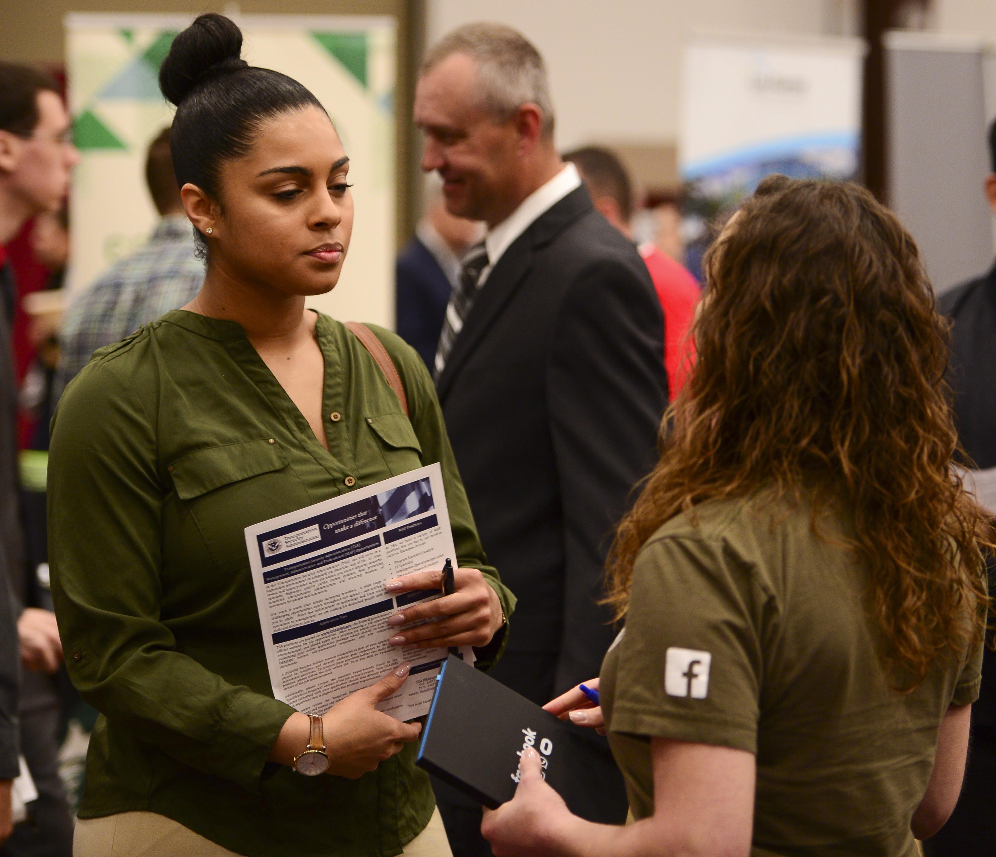 DoD Partners With LinkedIn, Offers Military Spouses Free Membership ...