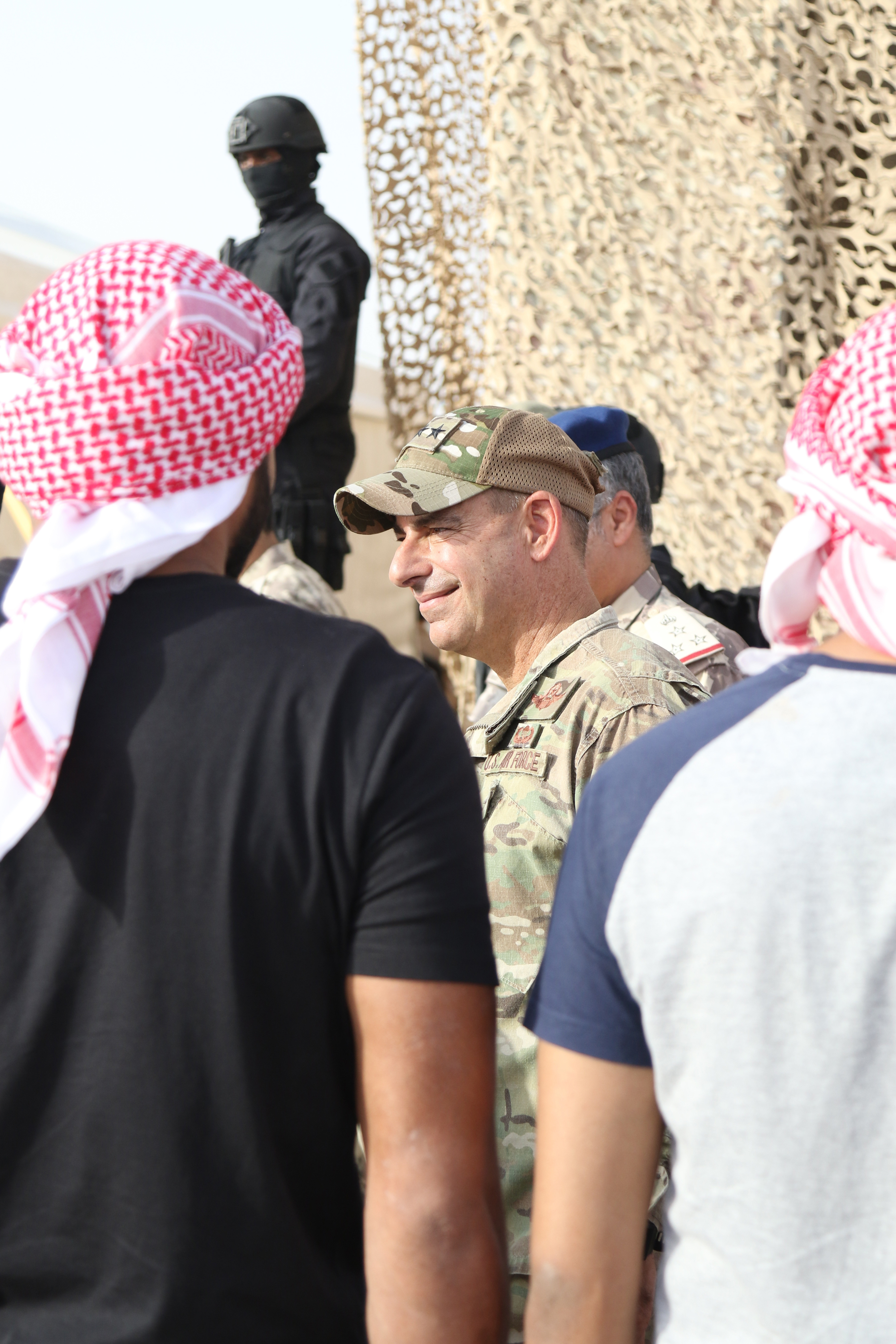 Qatar, U.S. militaries work together to strengthen Qatar C-17 air drop ...