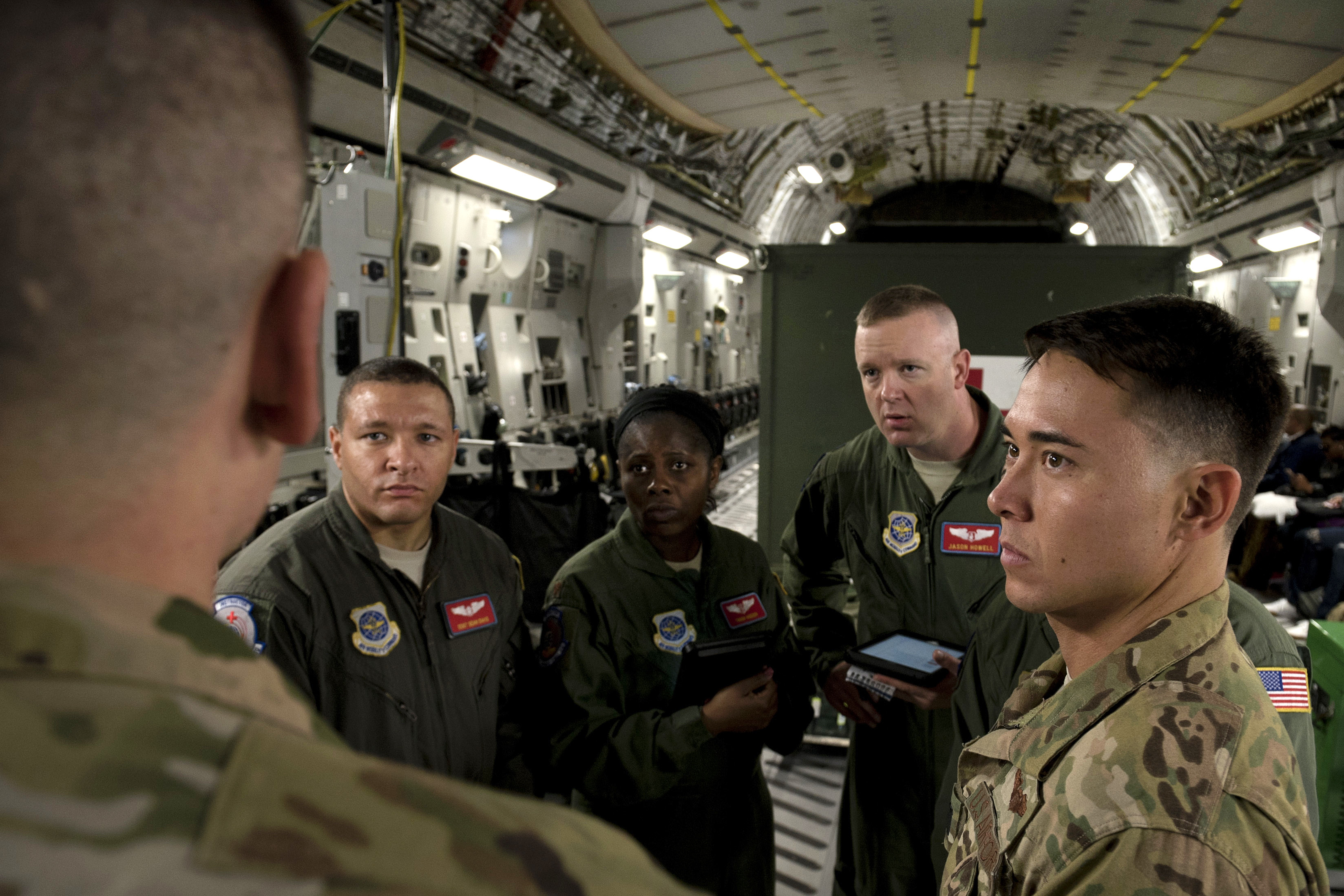 Briefing Crew Members
