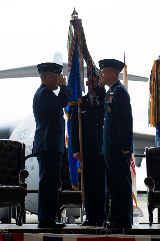 62 AW welcomes new commander > Team McChord > Article Display
