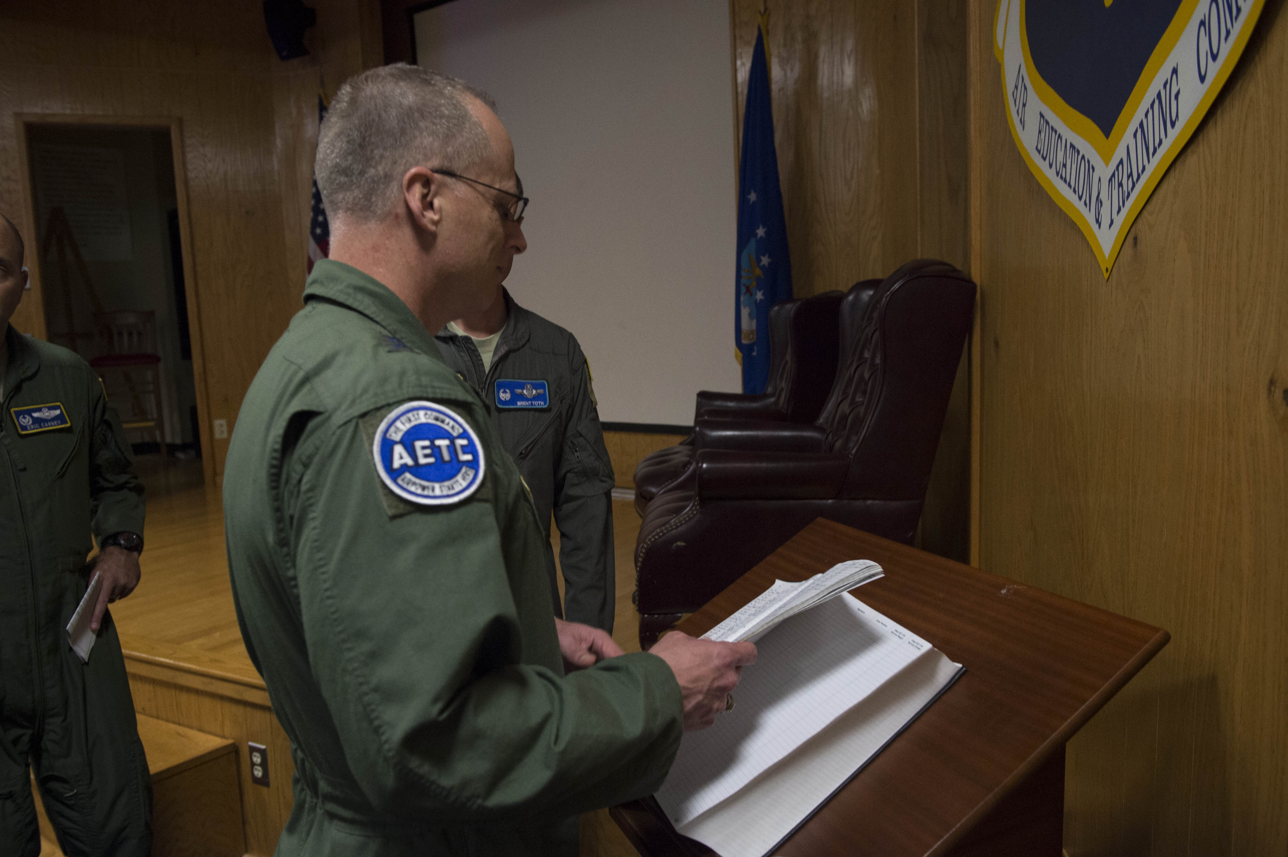 AETC Deputy Commander Visits 97 AMW > Altus Air Force Base > Article ... AETC Deputy Commander Visits 97 AMW > Altus Air Force Base > Article ...