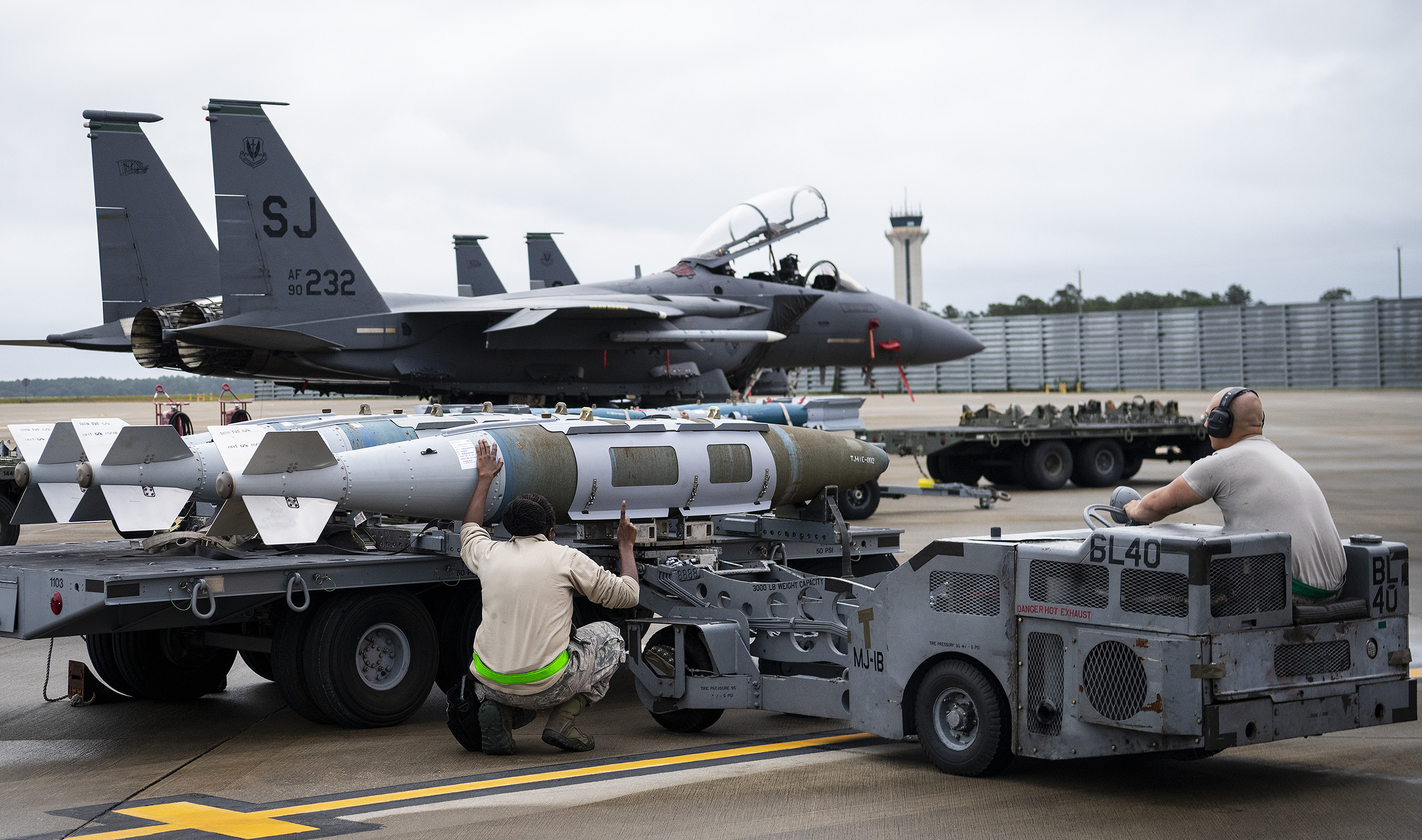Photos Dropping bombs: weapons load at Combat Hammer > Air Combat ...