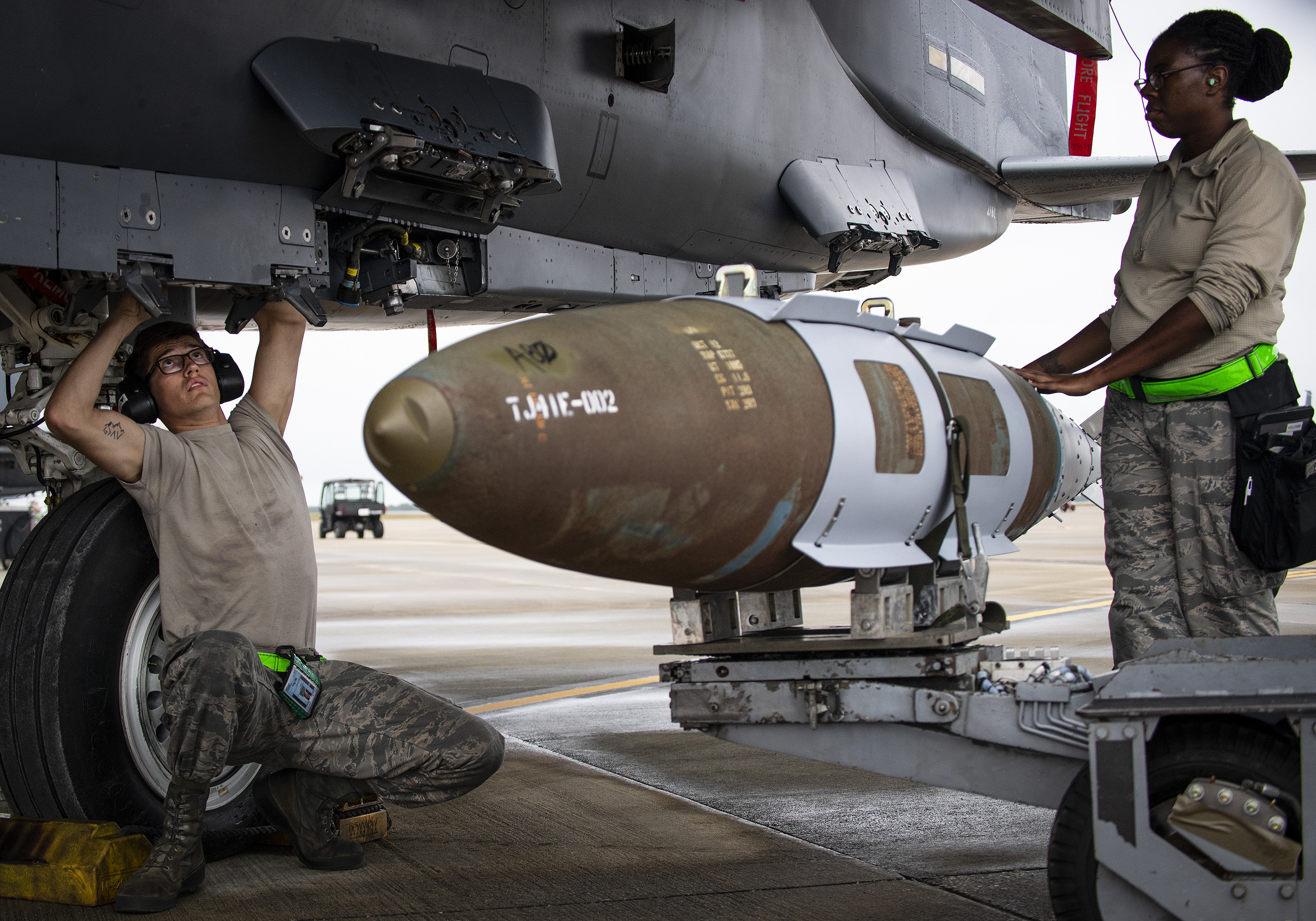 Photos Dropping bombs: weapons load at Combat Hammer > Air Combat ...