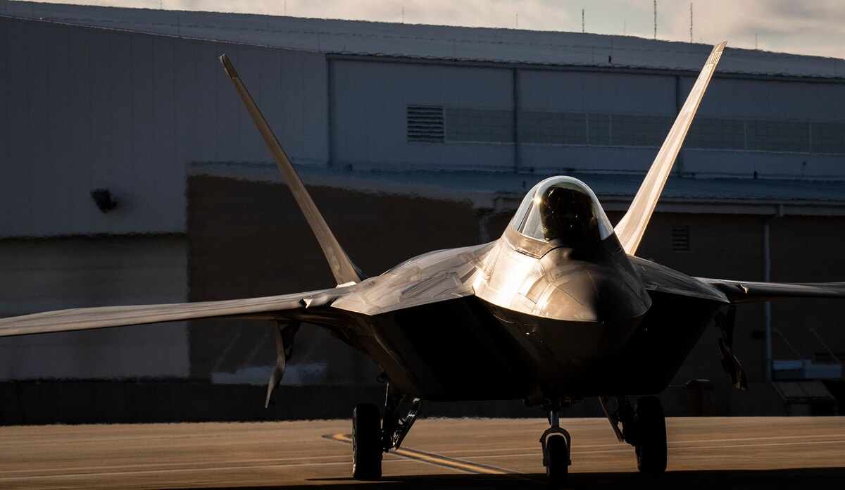 Raptors begin night flying > Eglin Air Force Base > Article Display