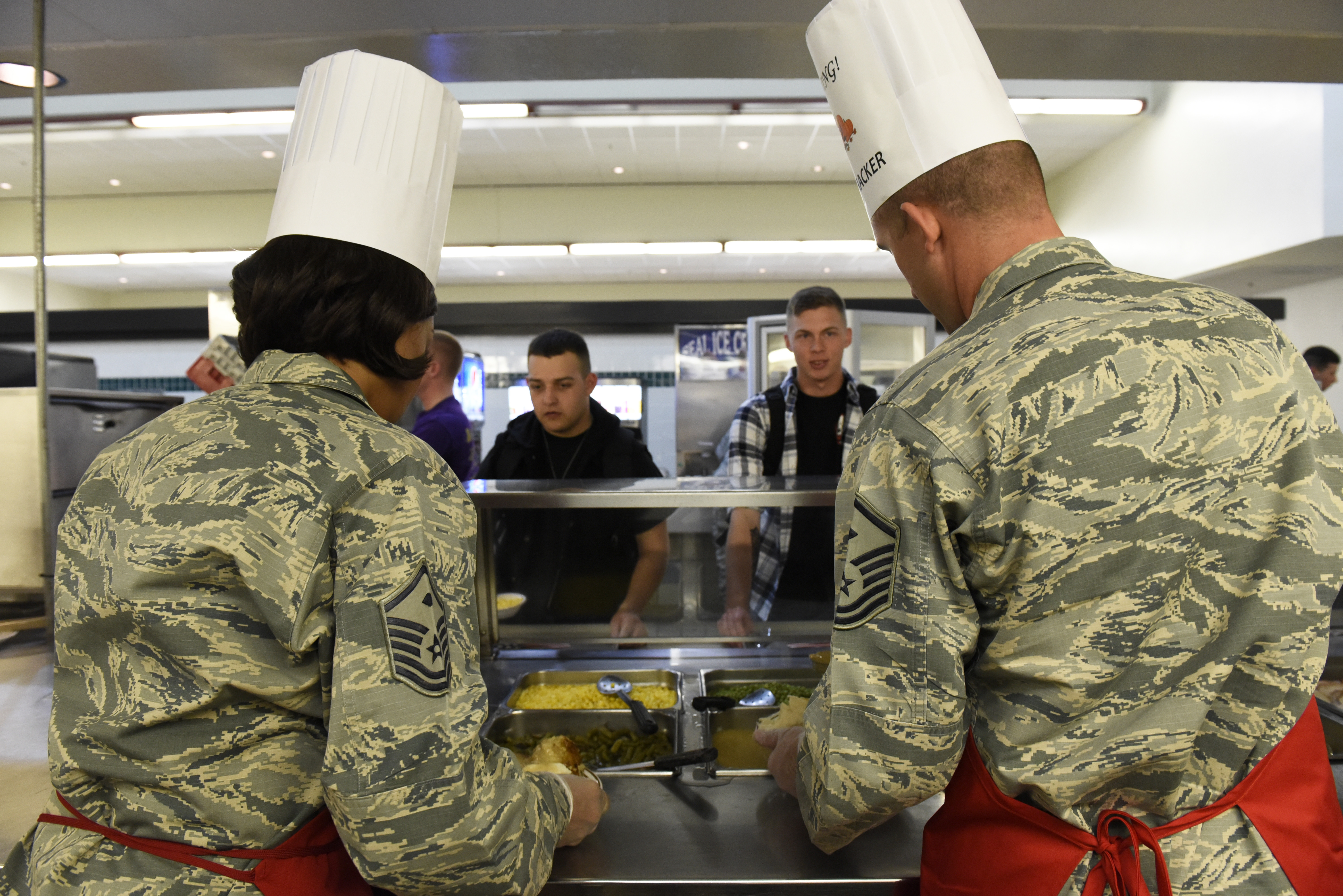 Leadership serve Airmen, Soldiers, Sailors and Marines on Thanksgiving ...