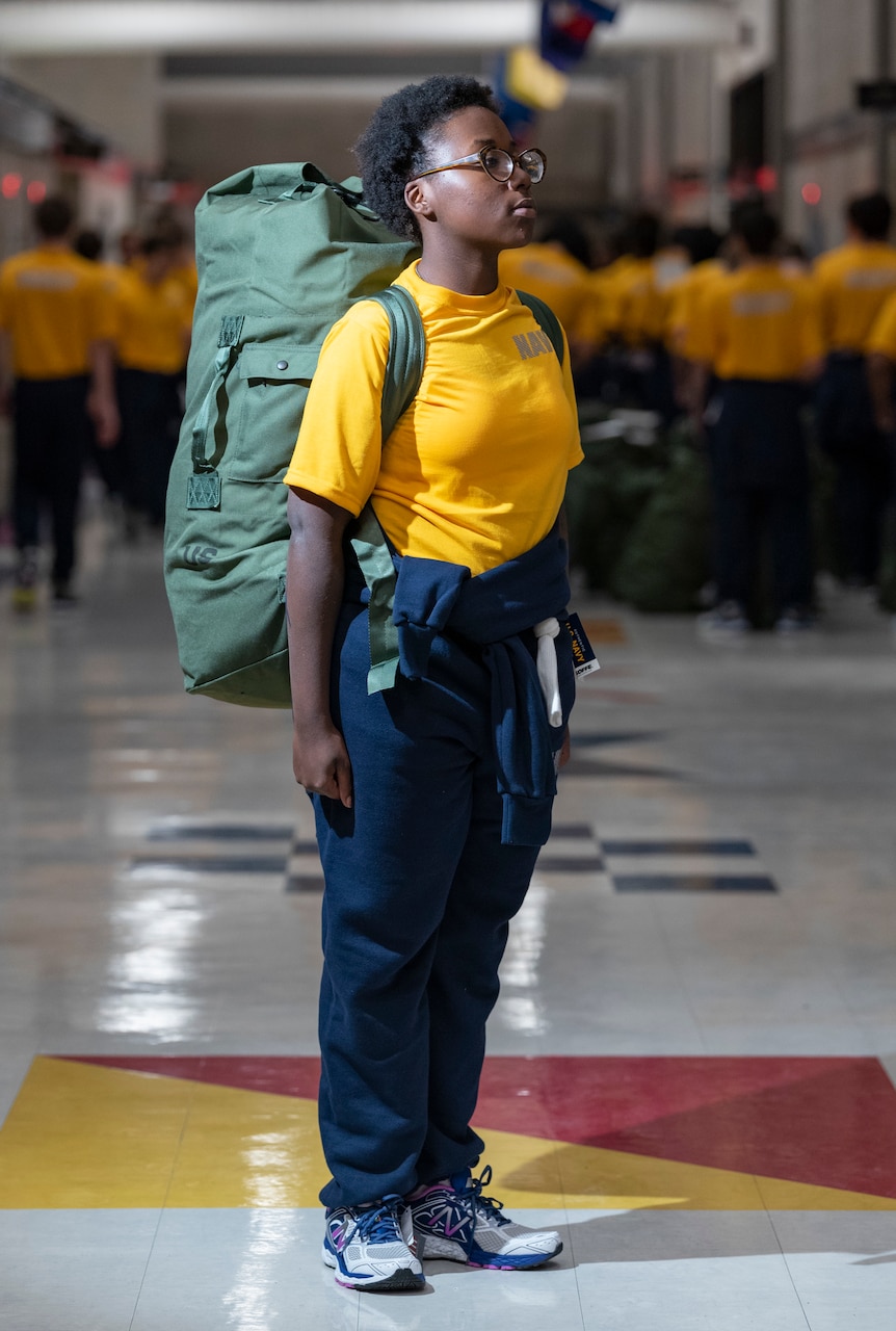Sea Bag Measures Recruits' Growth throughout Boot Camp > United States ...