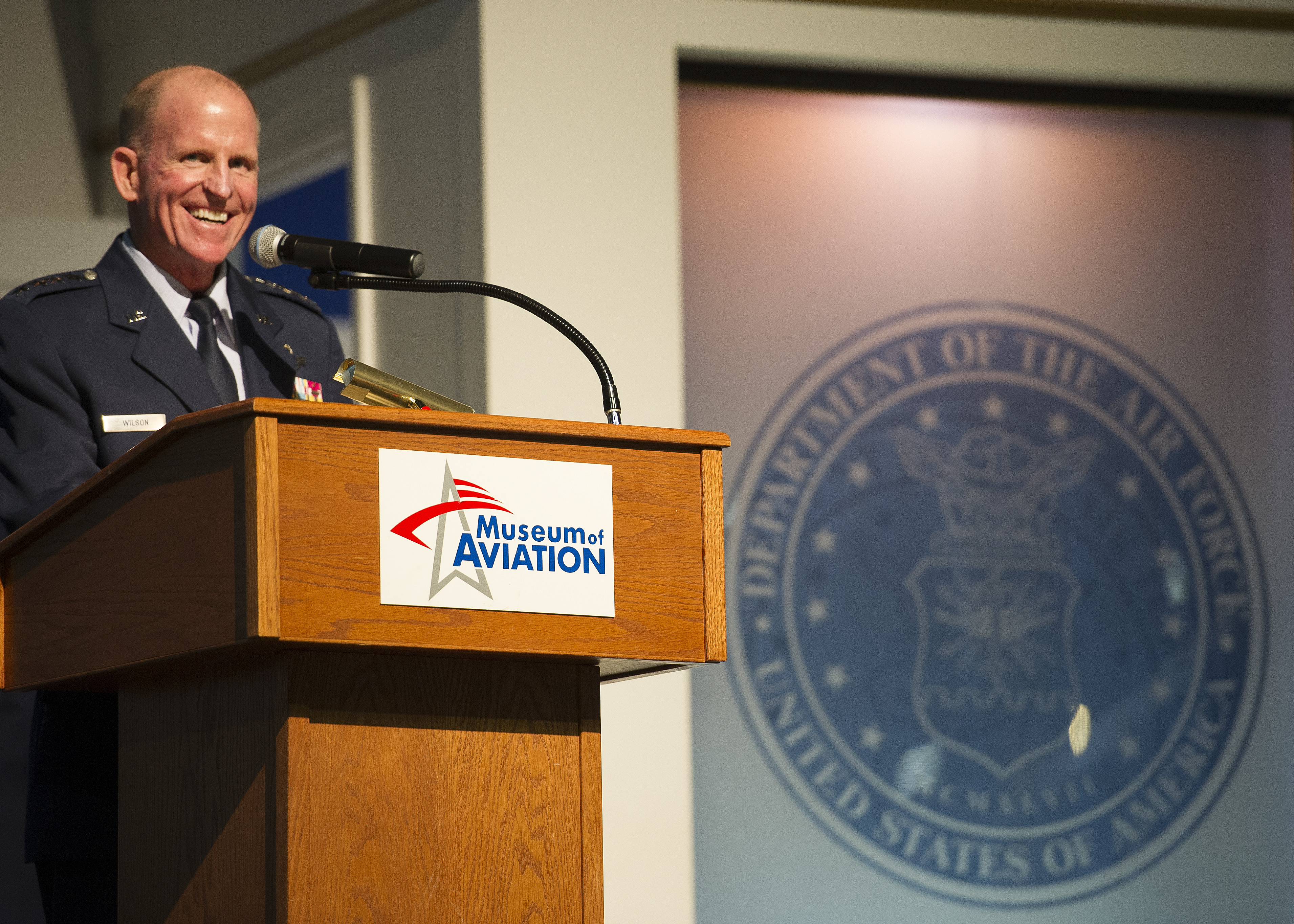 Scobee assumes command of AFRC > Air Force Reserve Command > News Article