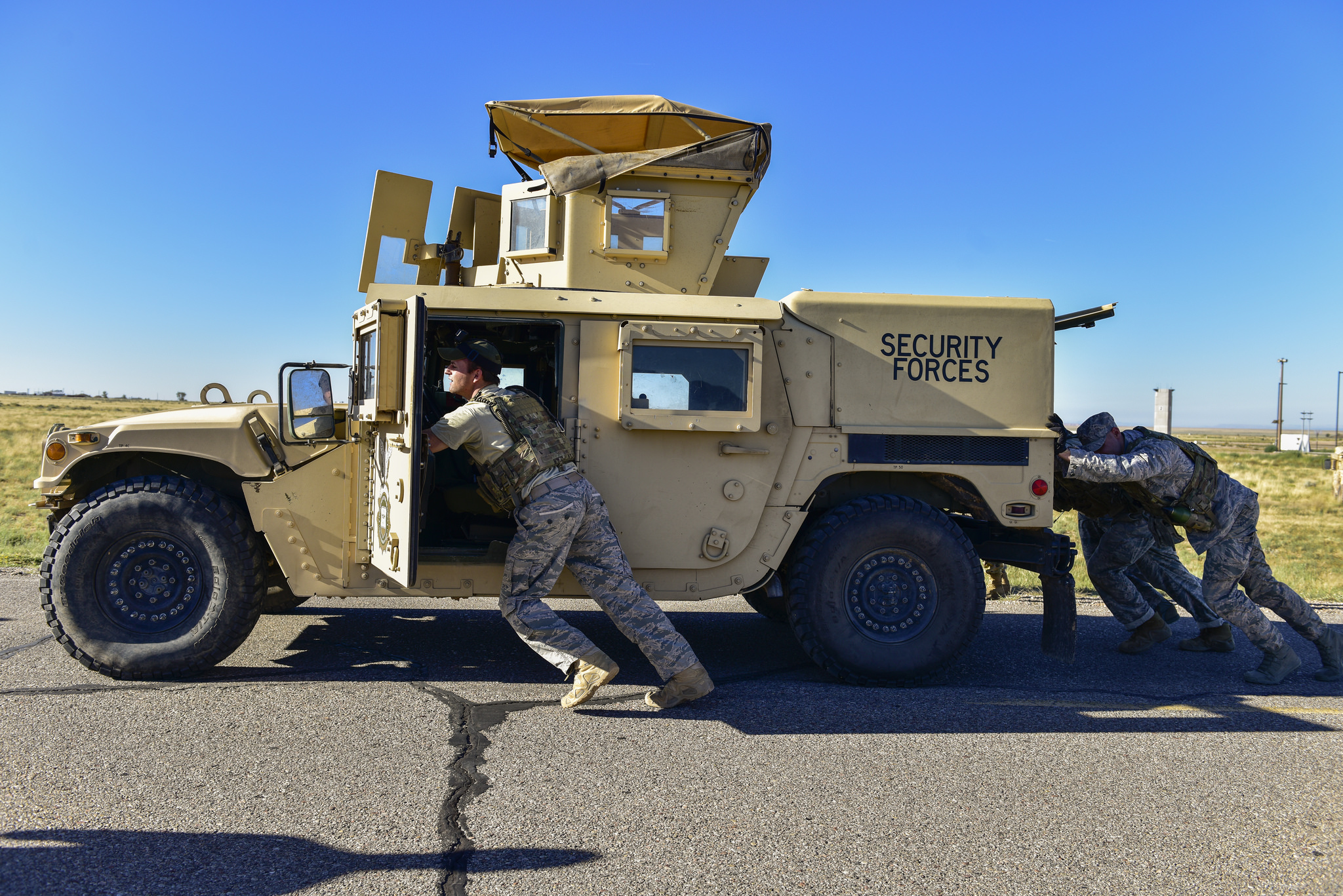 Tema Humvee Push