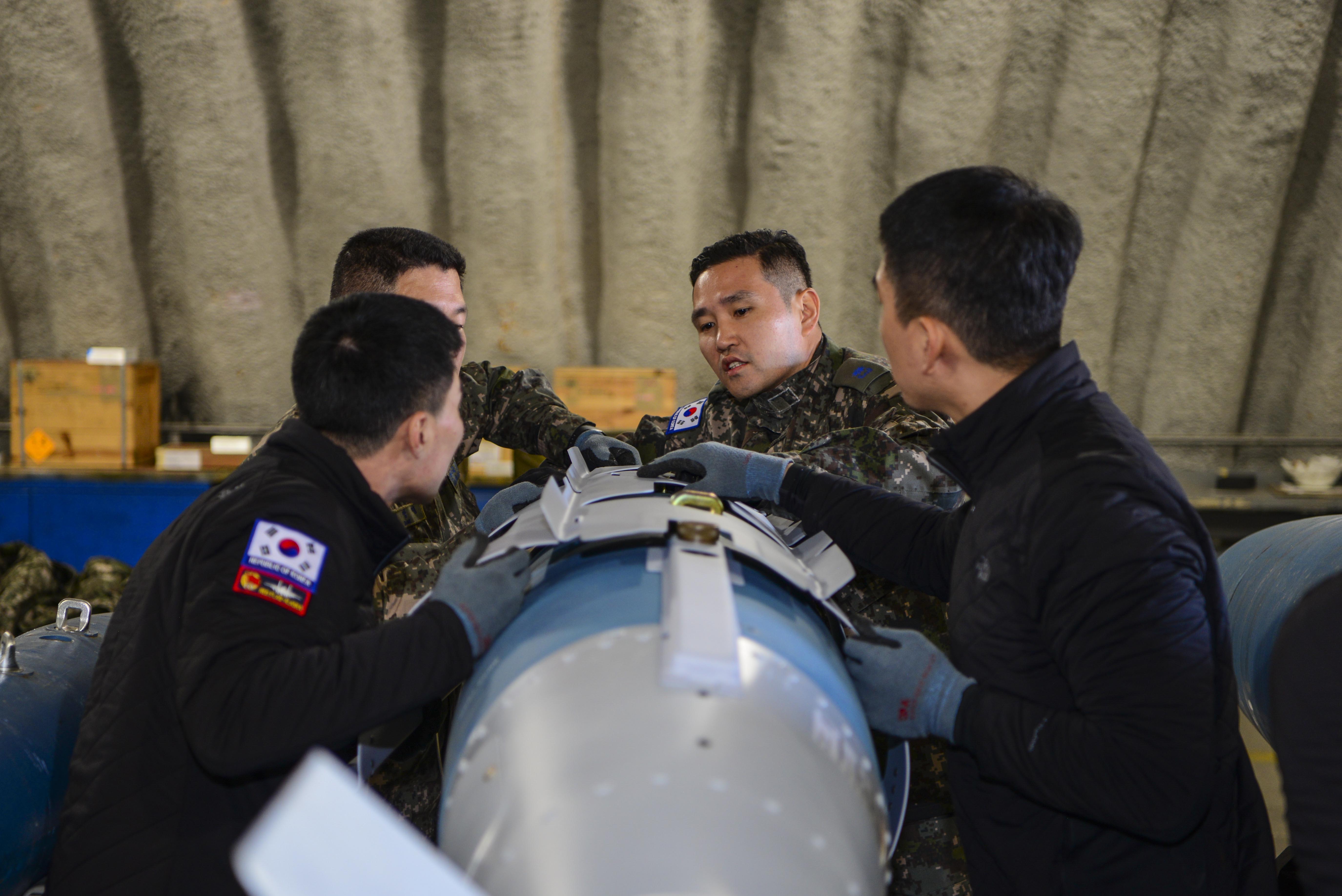U.S., ROKAF build bombs and strengthen relationships > Eielson Air ...
