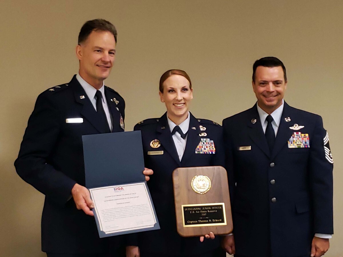16th IS captain selected as ROA annual award winner > Air Force Reserve ...