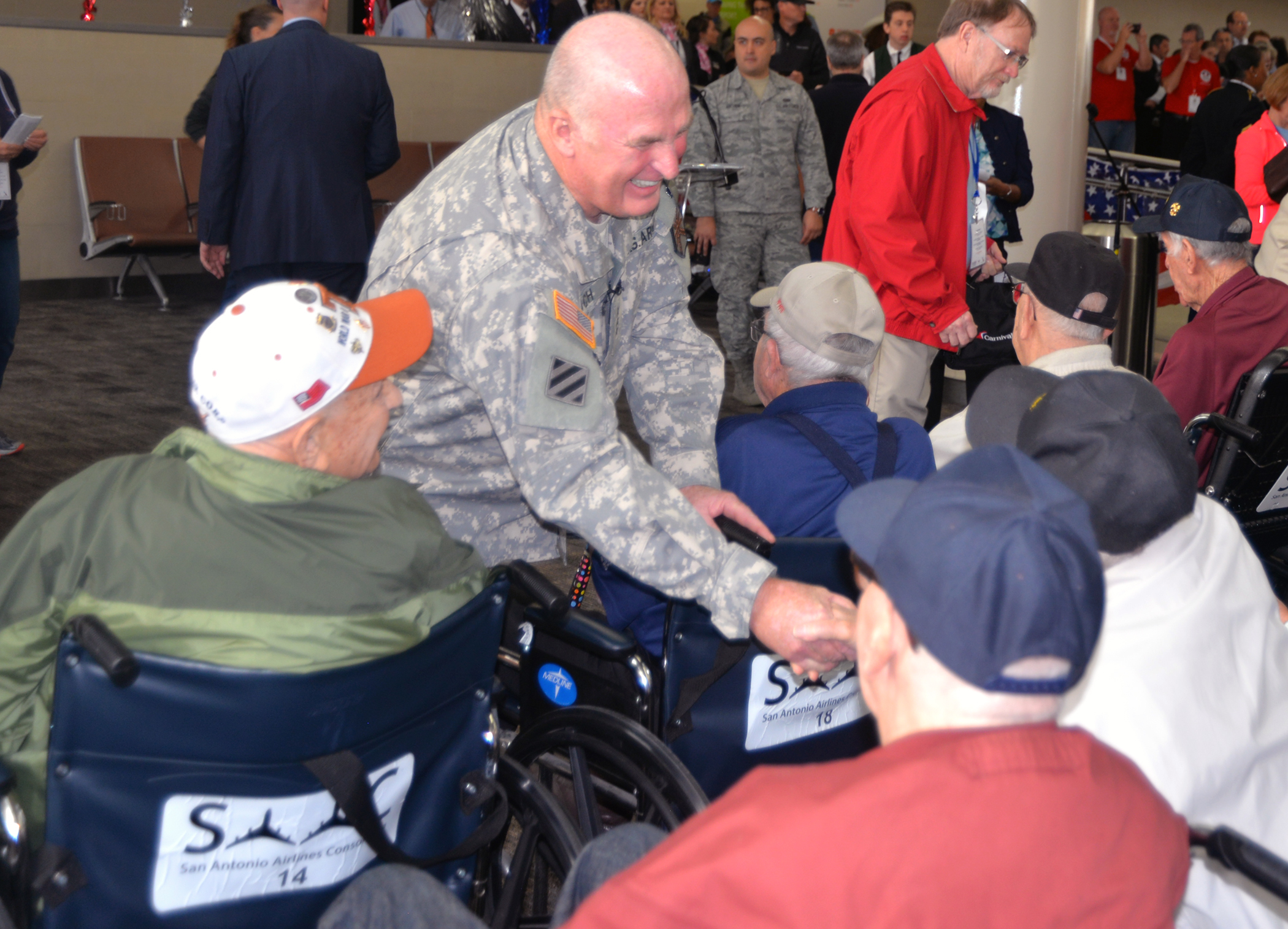 Soaring Valor flight brings World War II veterans, high school students ...