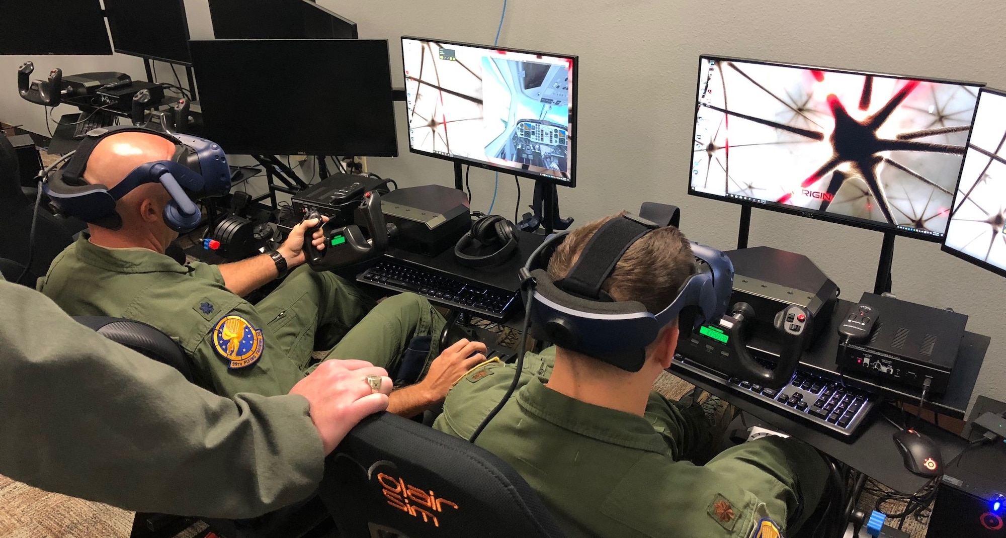 Pilot instructor training "embraces change" through virtual reality ...